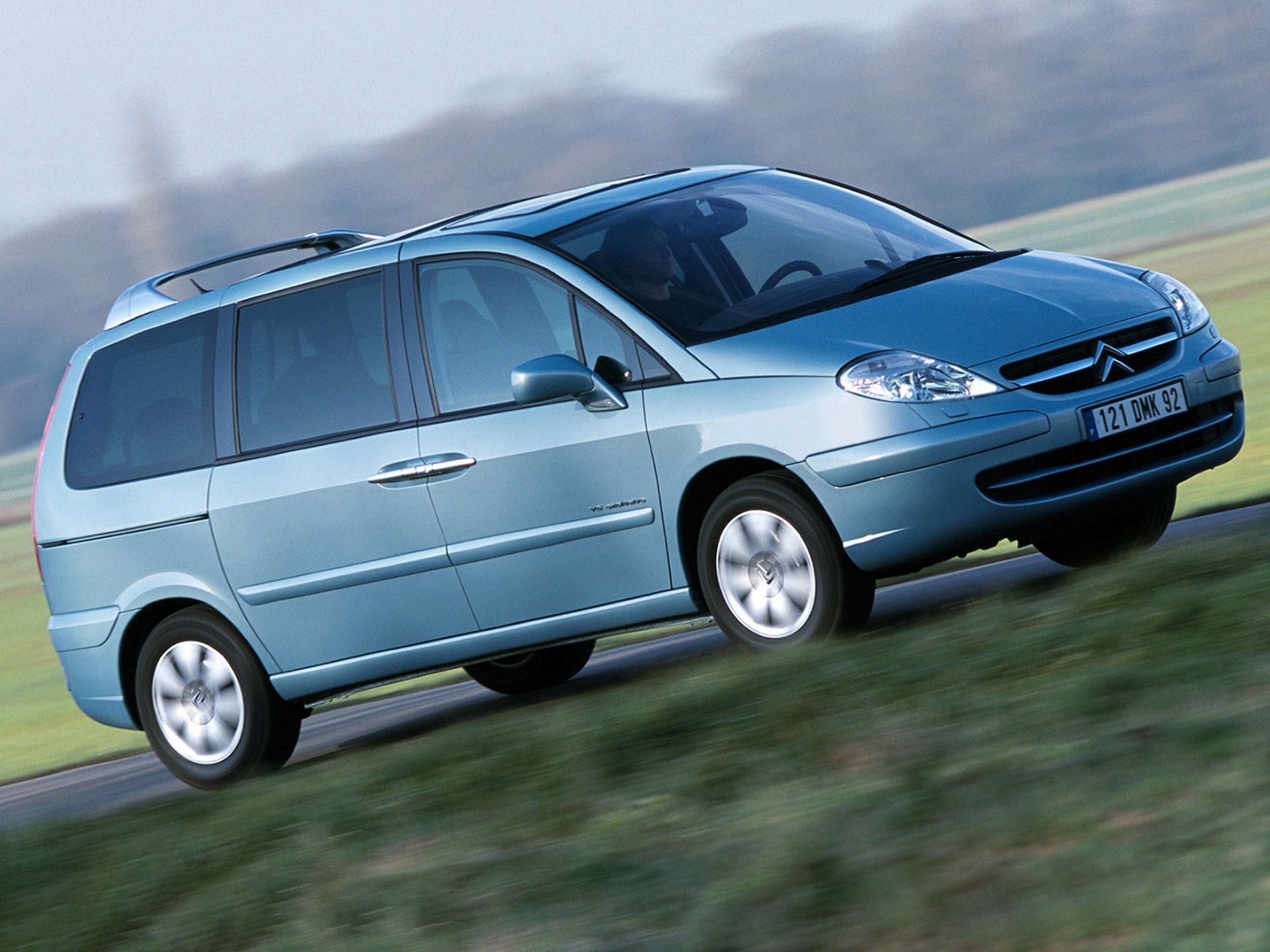 Noticias sobre el Citroën C8 y su impacto en el mercado de furgonetas ...