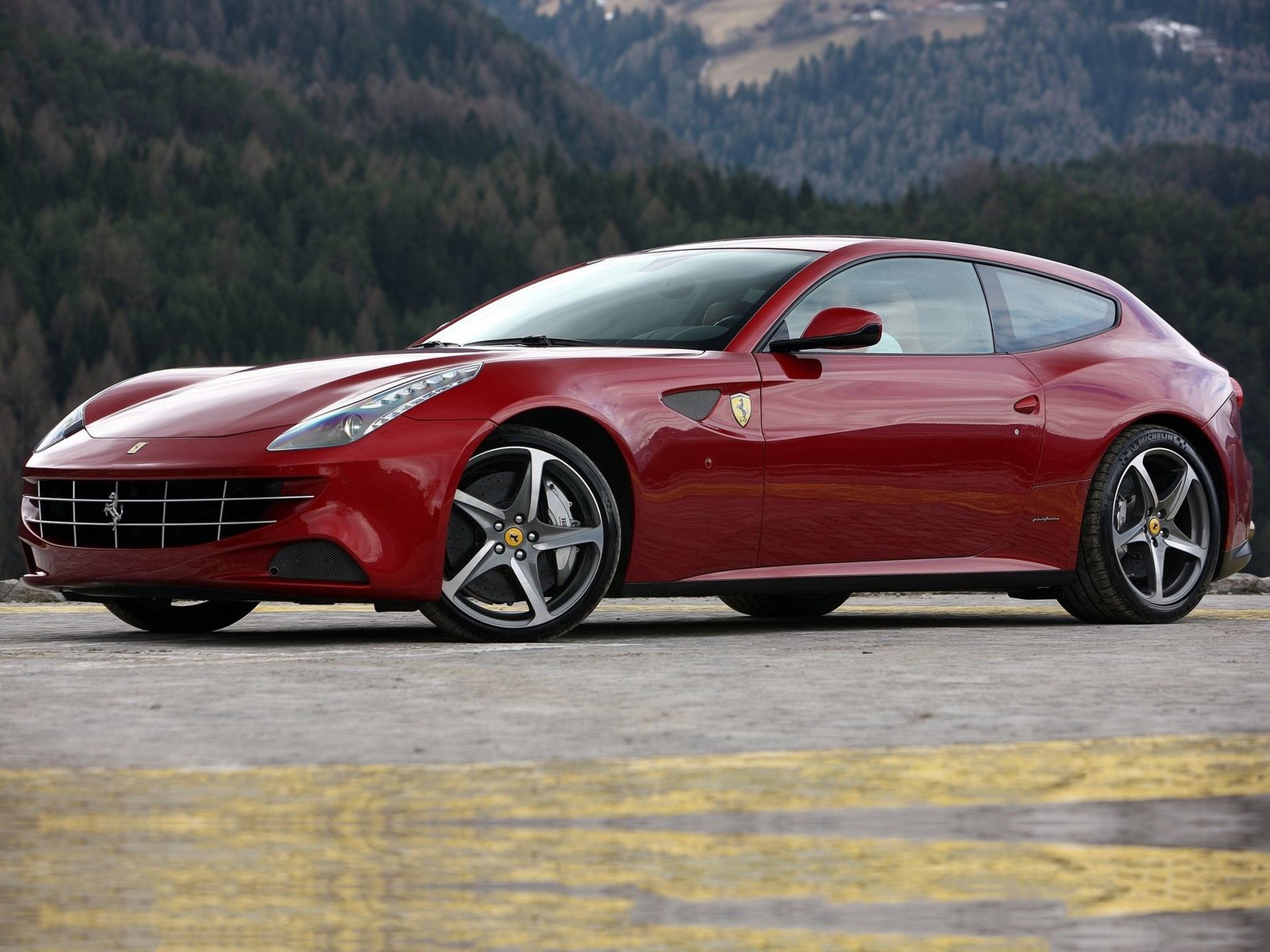 Ferrari FF: artículos y noticias sobre el modelo de lujo italiano y su ...