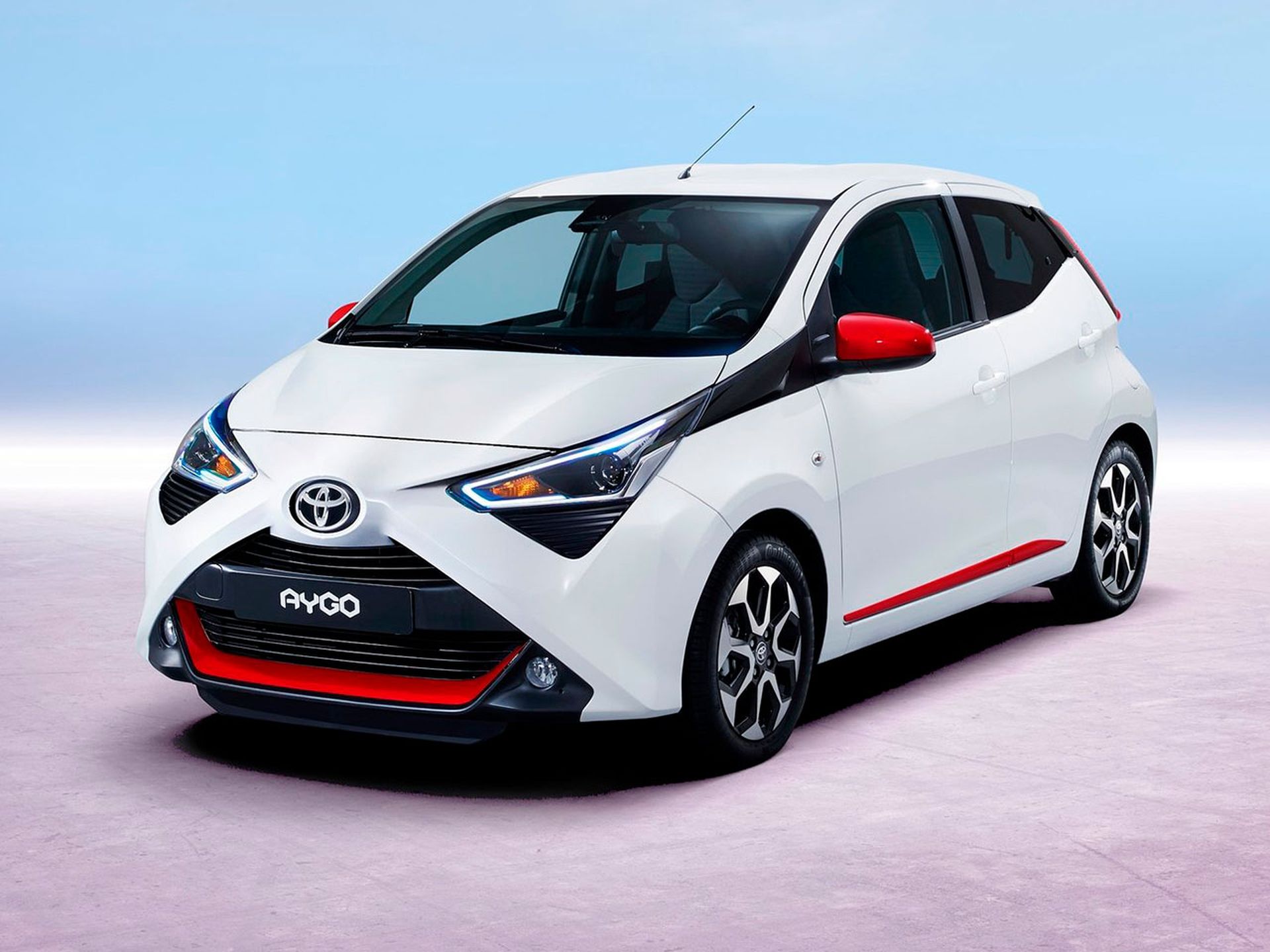 Noticias y artículos sobre el Toyota iQ, un coche urbano compacto y ...
