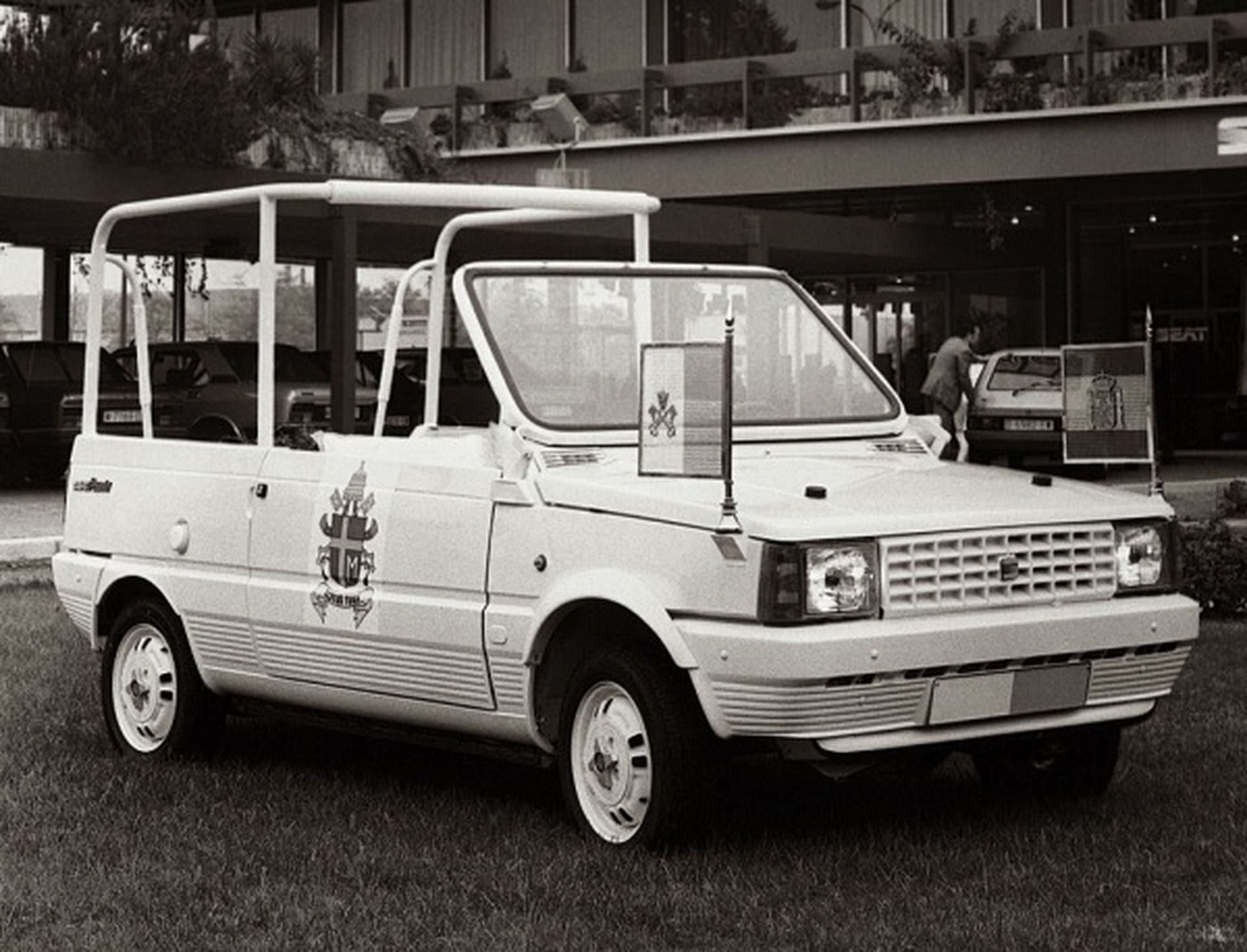 Los coches del Papa: historia de los Papamóviles