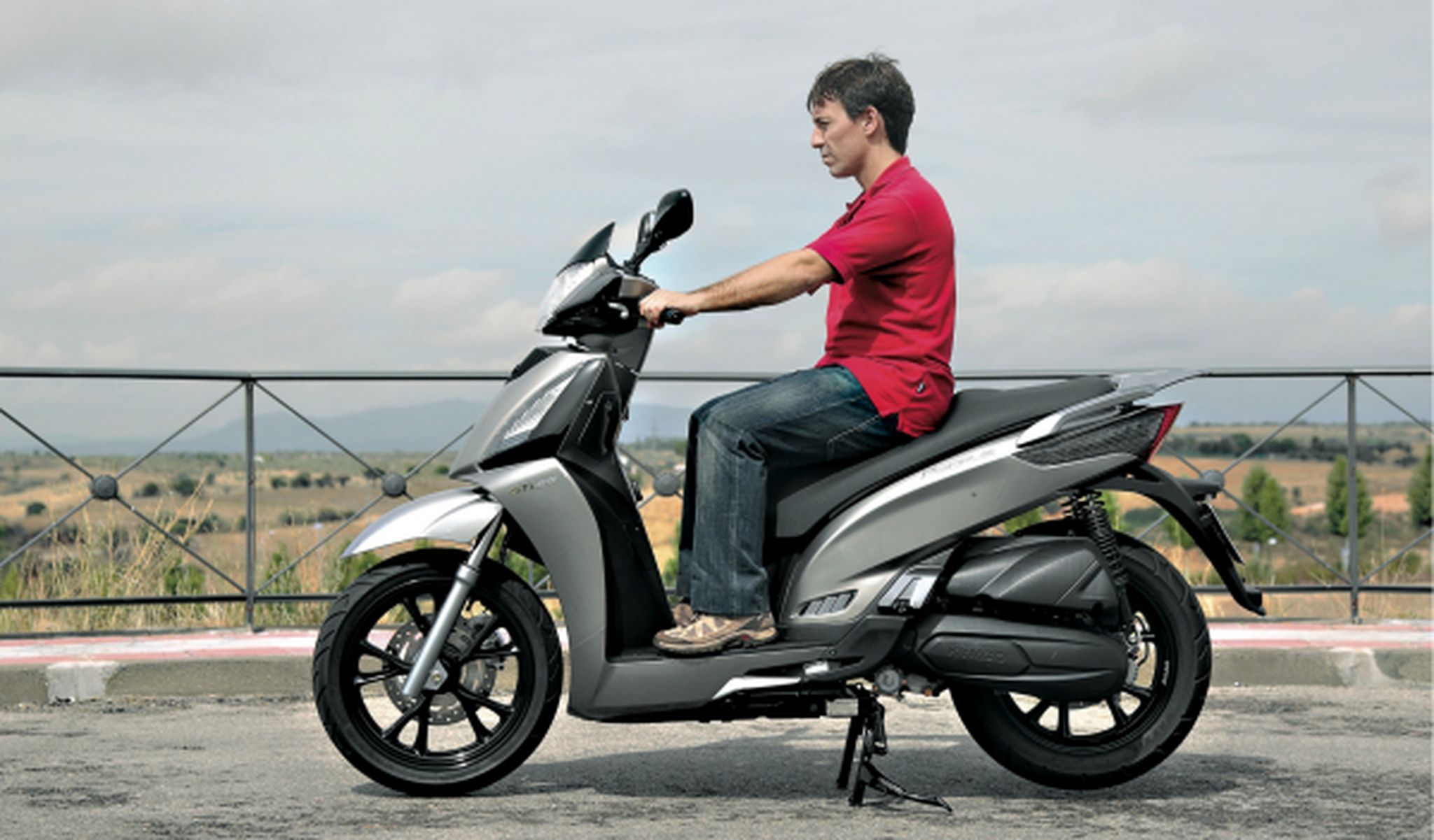 Conducir una moto de 125cc con carné B de coche