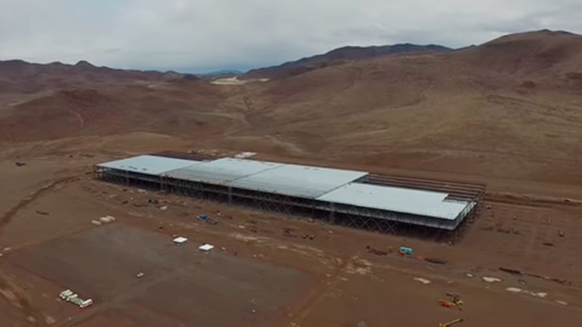 Así es, a vista de dron, la gigafactoría de Tesla