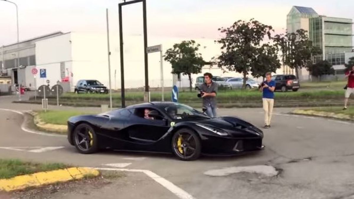 Un Ferrari LaFerrari casi choca contra un C3 Picasso