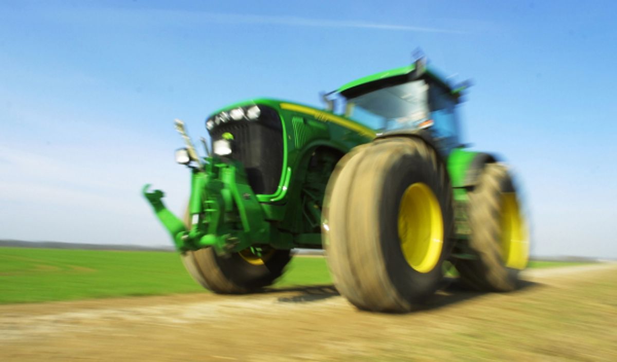 Drifteando con un tractor de 400 CV