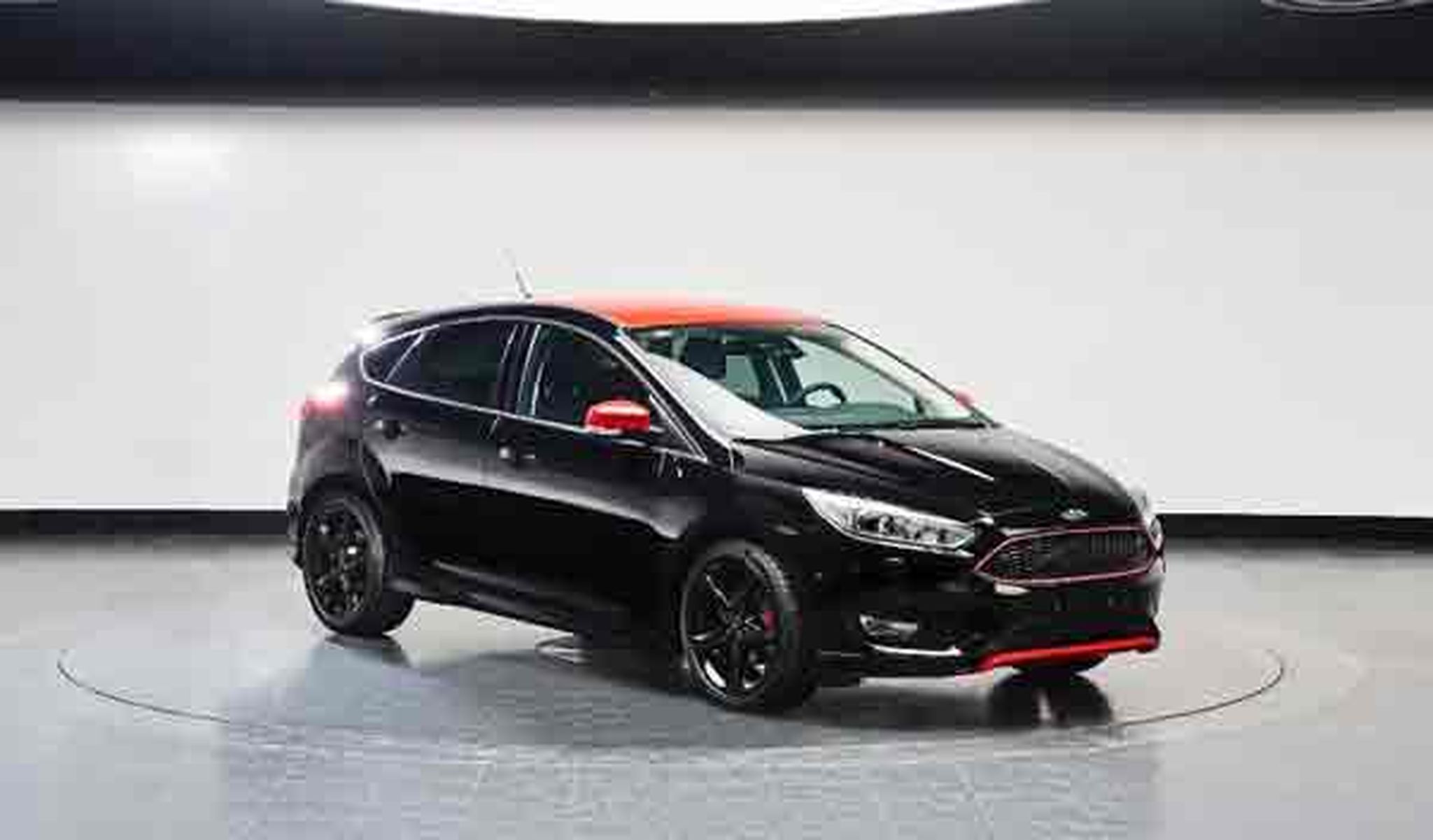 Ford presenta el Focus Red Edition y el Focus Black Edition