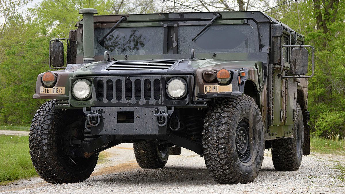 Al volante de un Humvee, esto sí que es impresionante