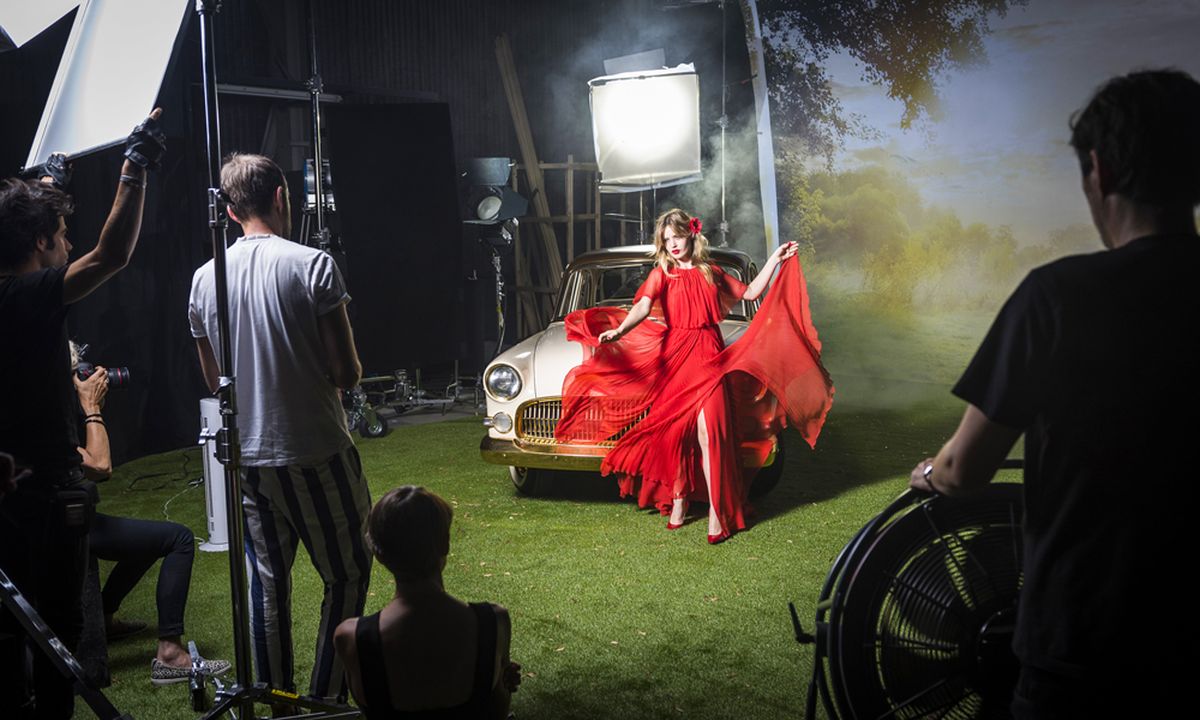 La modelo Georgia May Jagger, estrella del Calendario Opel | Auto Bild ...