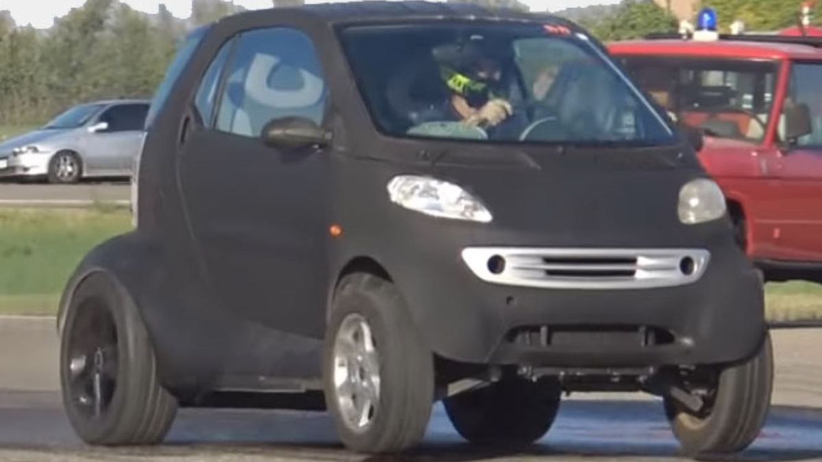 Este Smart ForTwo es un auténtico 'dragster'