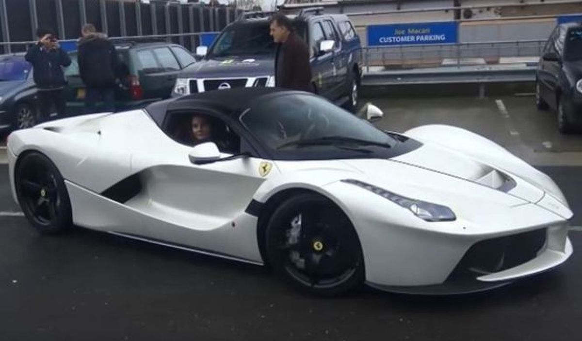 Vídeo: Gordon Ramsay conduce su Ferrari LaFerrari Aperta
