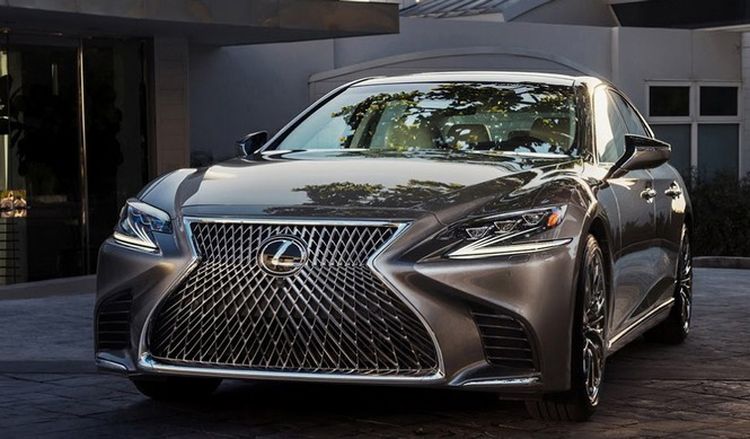 Por qué el Lexus LS es mejor que el Serie 7 y el Clase S