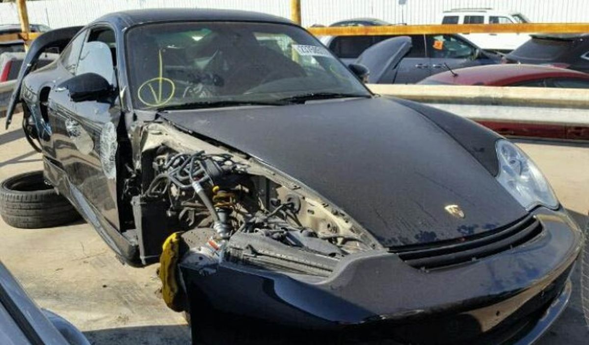 A la venta este Porsche 996 GT2 destrozado