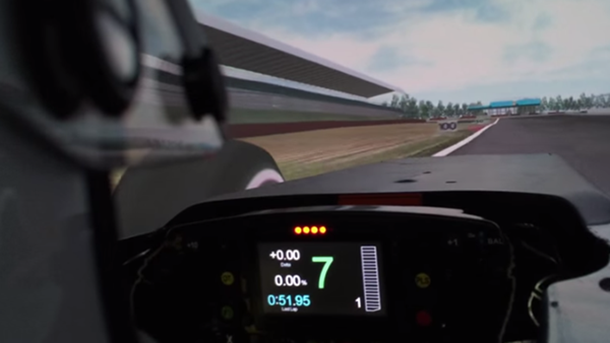 Vídeo: así entrena Fernando Alonso en el simulador