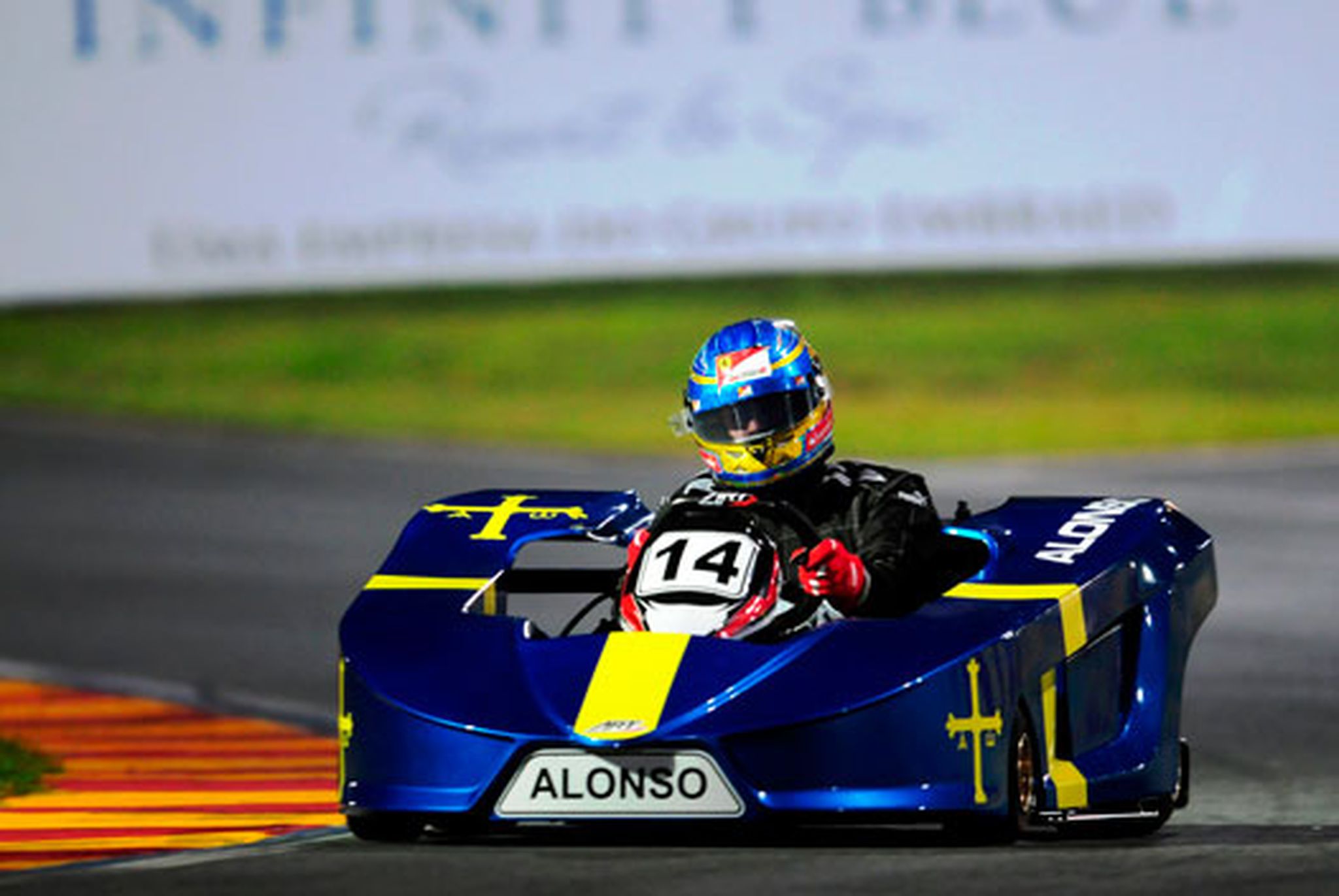 Fernando Alonso no brilla en la carrera de karts en Brasil