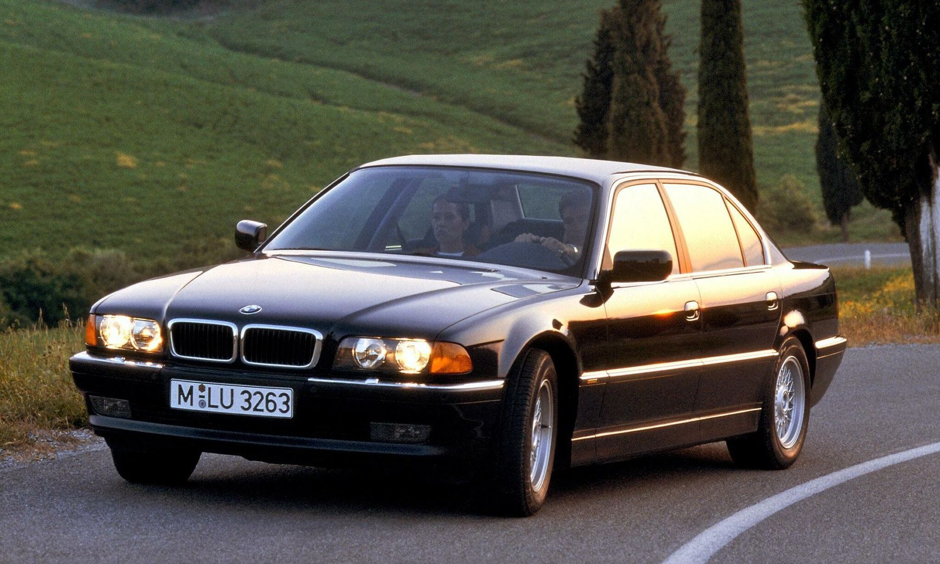 La historia del BMW E38