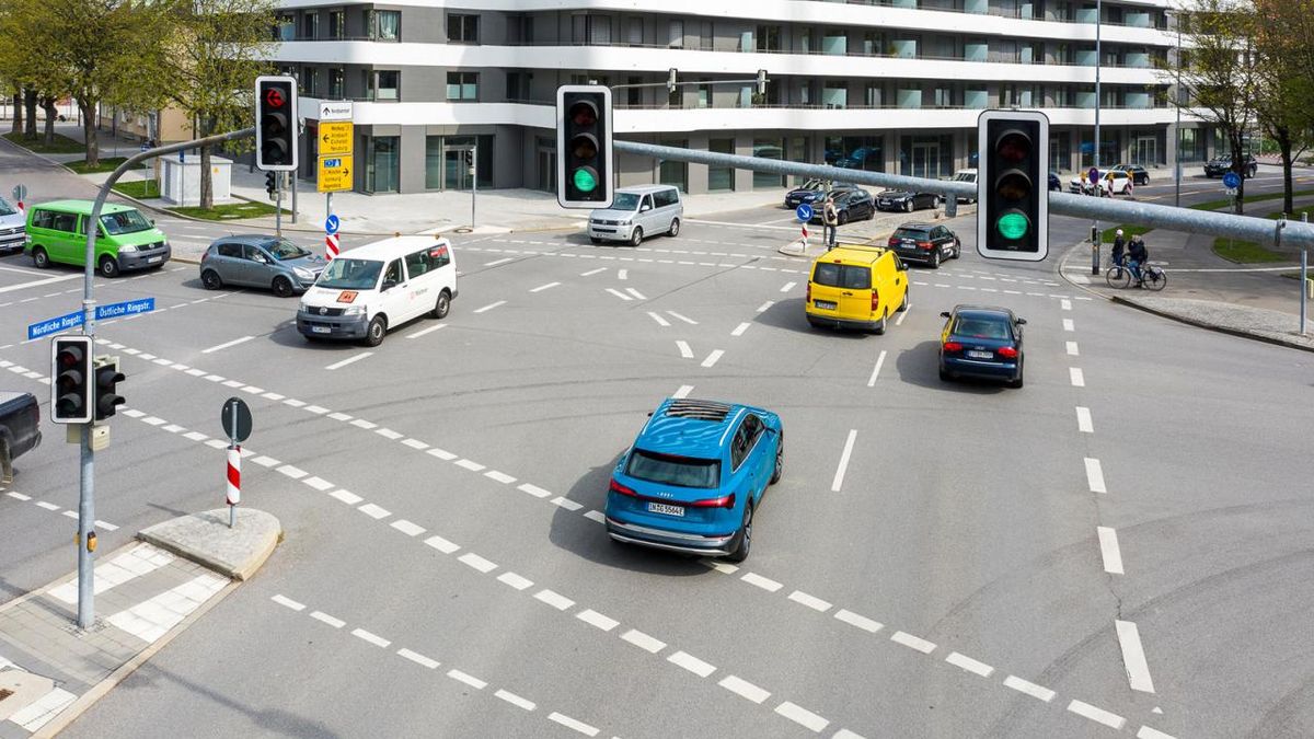 La tecnología de seguridad de Audi que conecta los coches a los semáforos