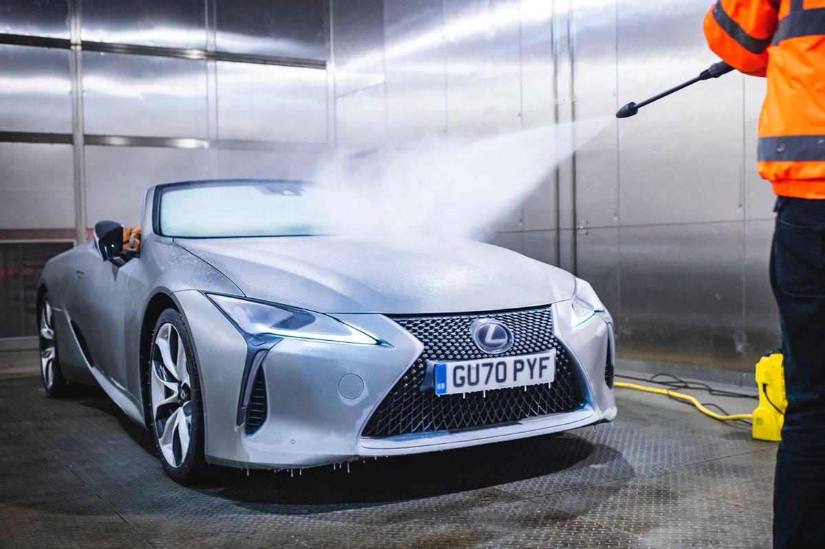 El Lexus LC cabrio pasa 12 horas a -18 grados para demostrar que los ...