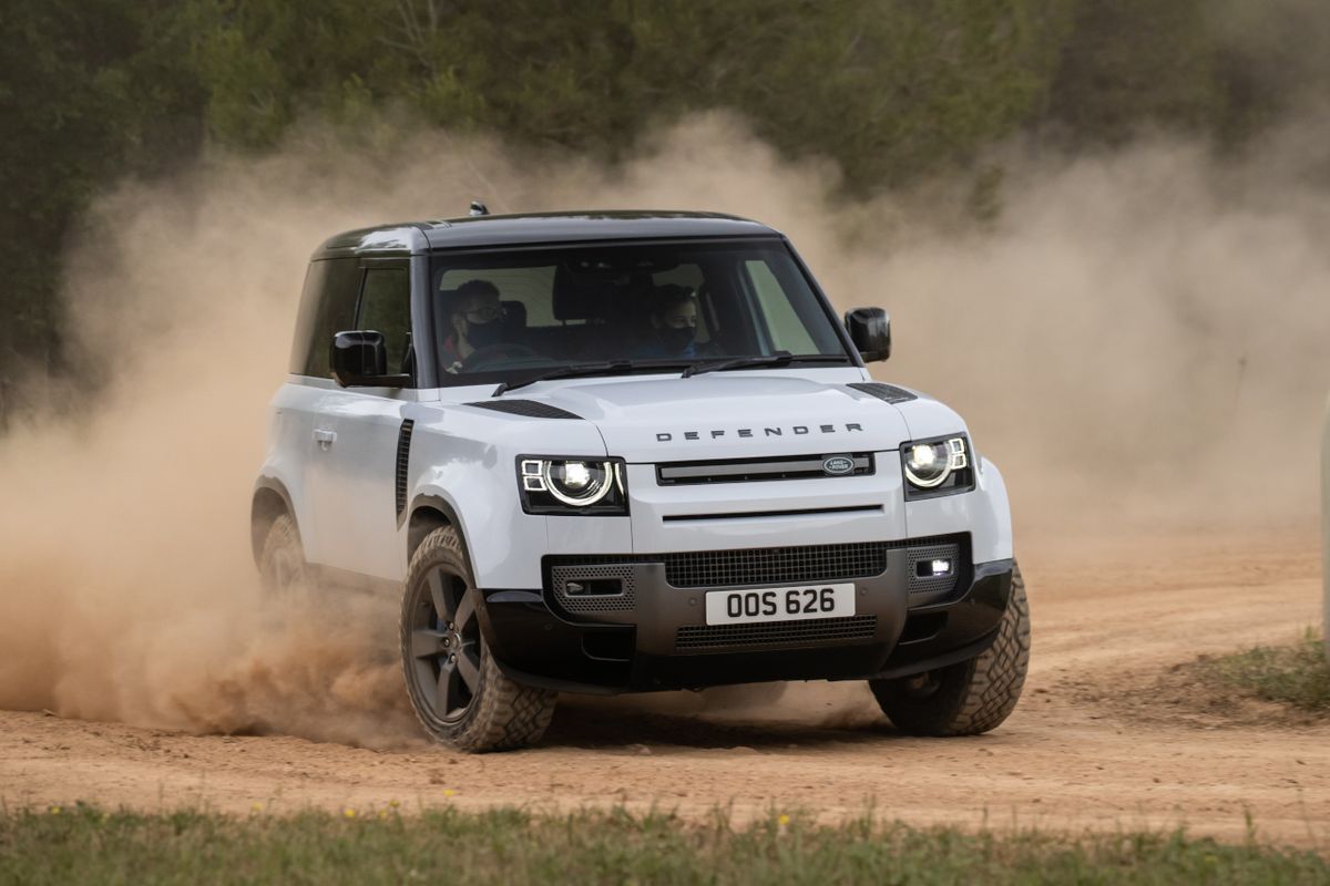 Prueba Land Rover Defender V8: el coche definitivo e imparable de Lara ...