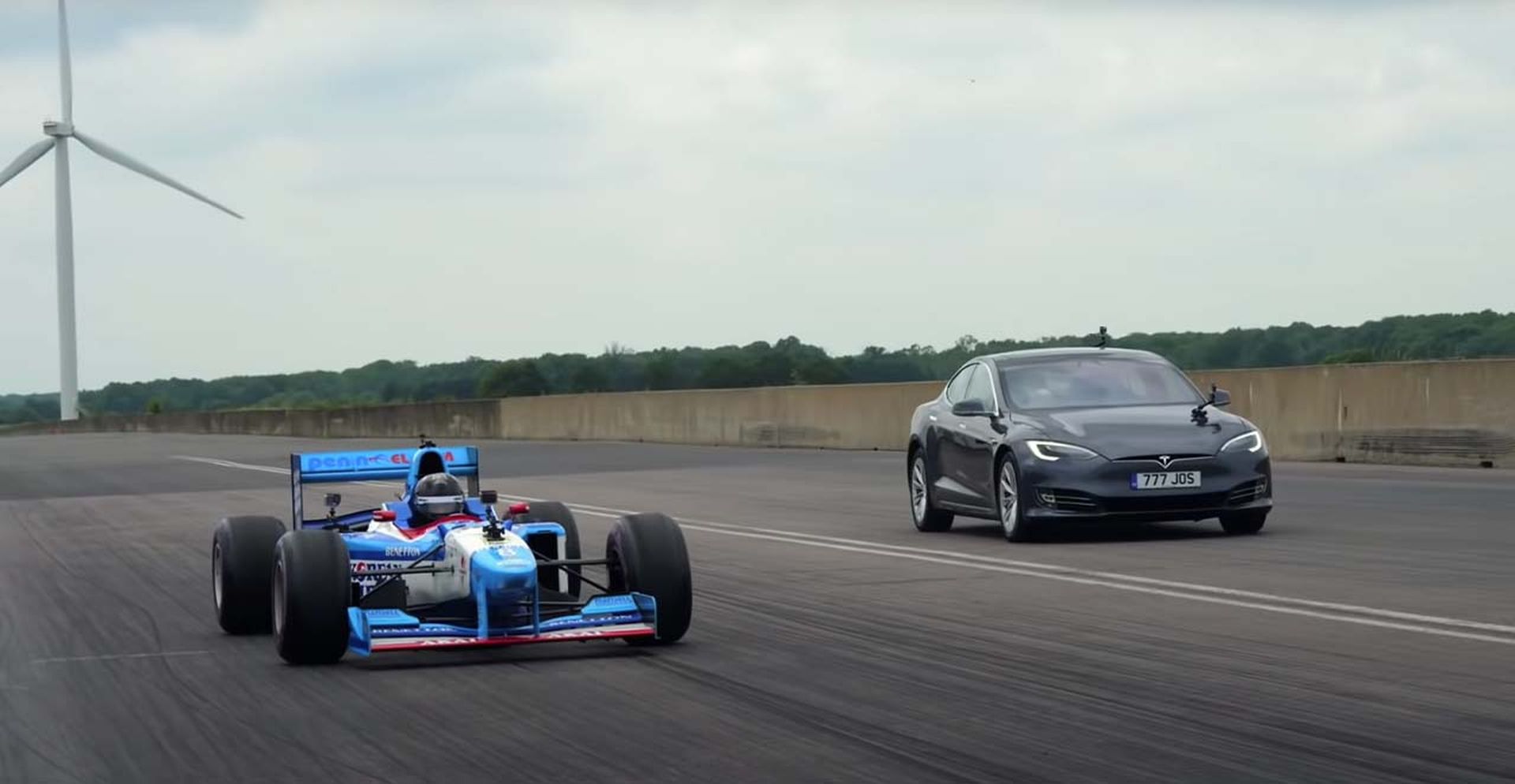 Vídeo de una carrera loca: ¿puede ganar un Tesla a un fórmula 1 en ...
