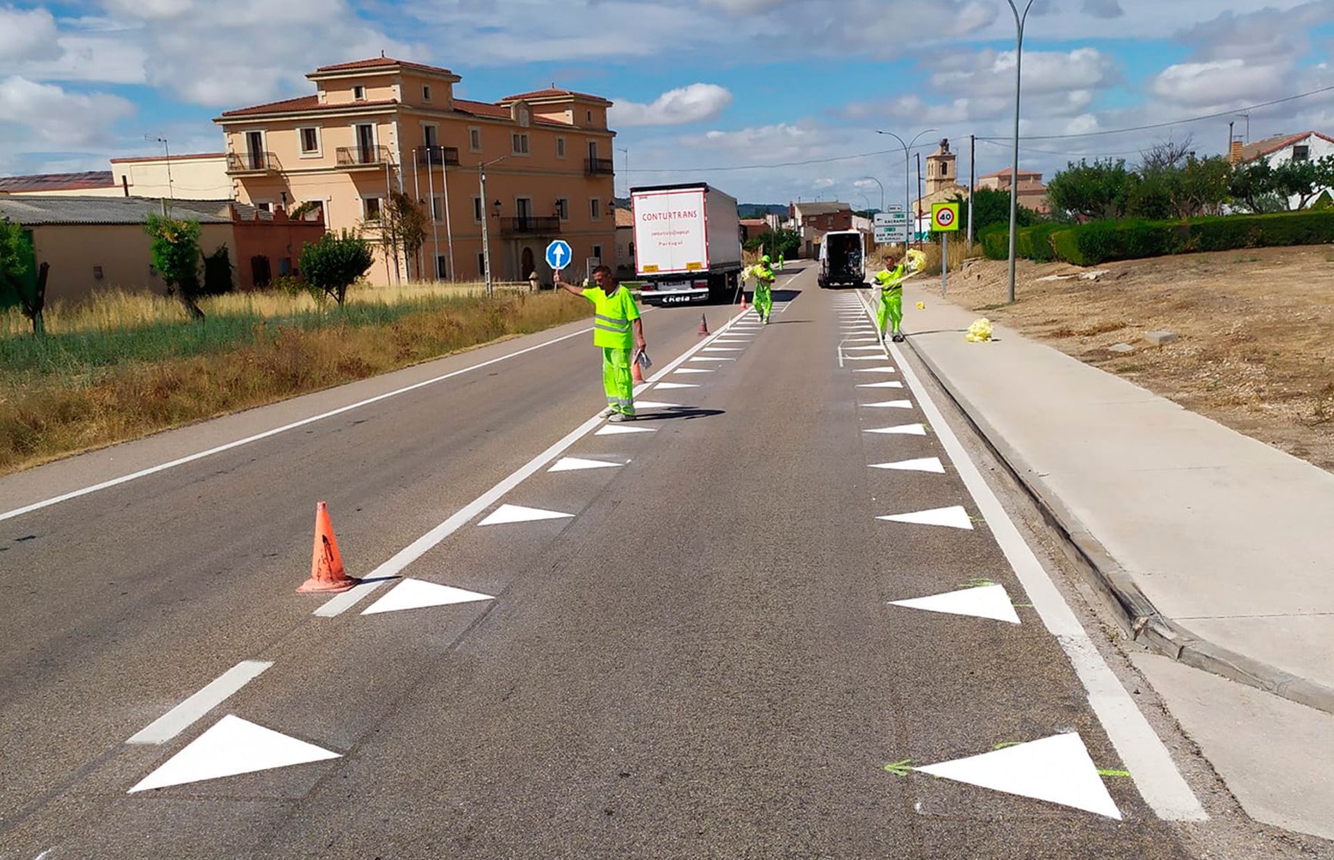 DGT - Para que sirve la nueva línea roja que va a pintar en las ...