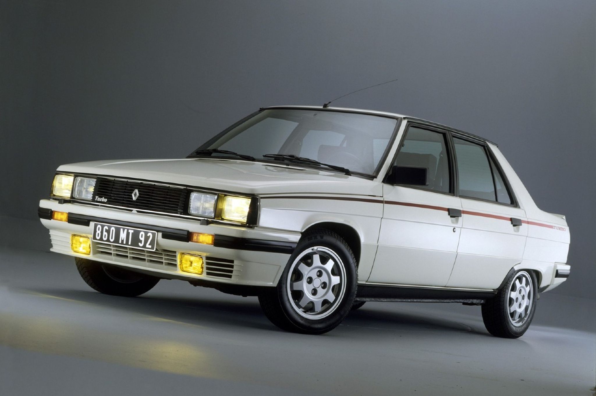 La increíble historia del Renault 9