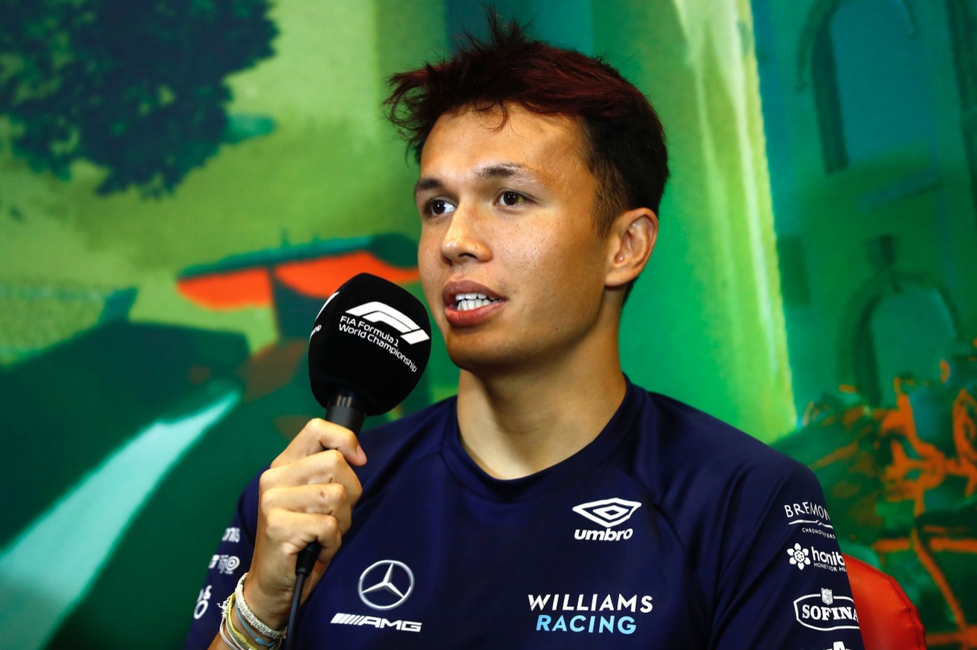 Alex Albon 'raja' de Alonso en Azerbaiyán: "Es ridículo"