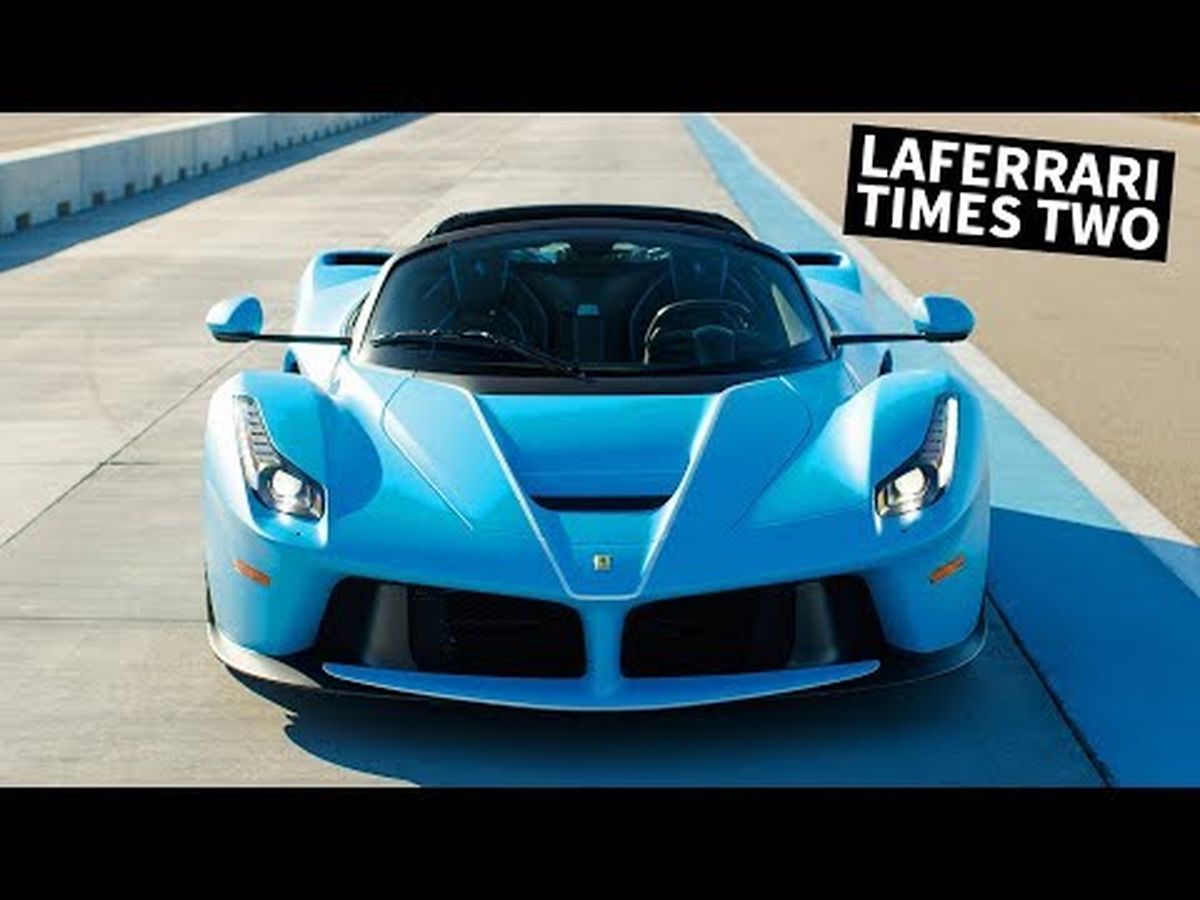 VÍDEO: Dos Ferrari azules bailando