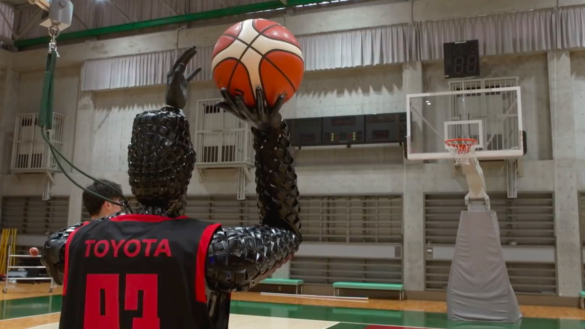 VÍDEO: Y de repente, Toyota se inventa el CUE3, un robot que es un crack del baloncesto