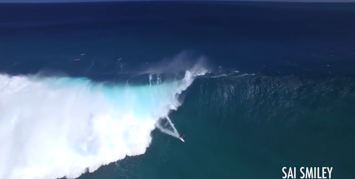 Red Bull surfea en el Fiji 'Mad Monday' olas gigantes | Auto Bild España