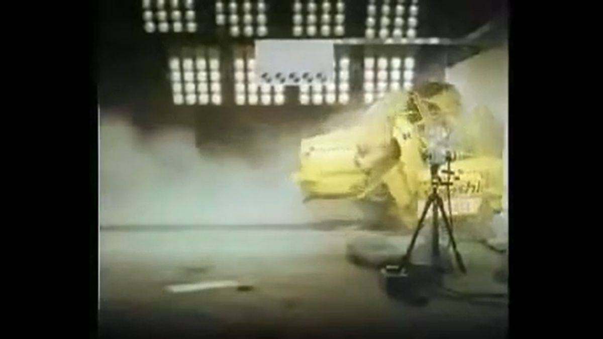 VÍDEO: este Holden Commodore de 1978 se desintegra en un Crash Test a ...