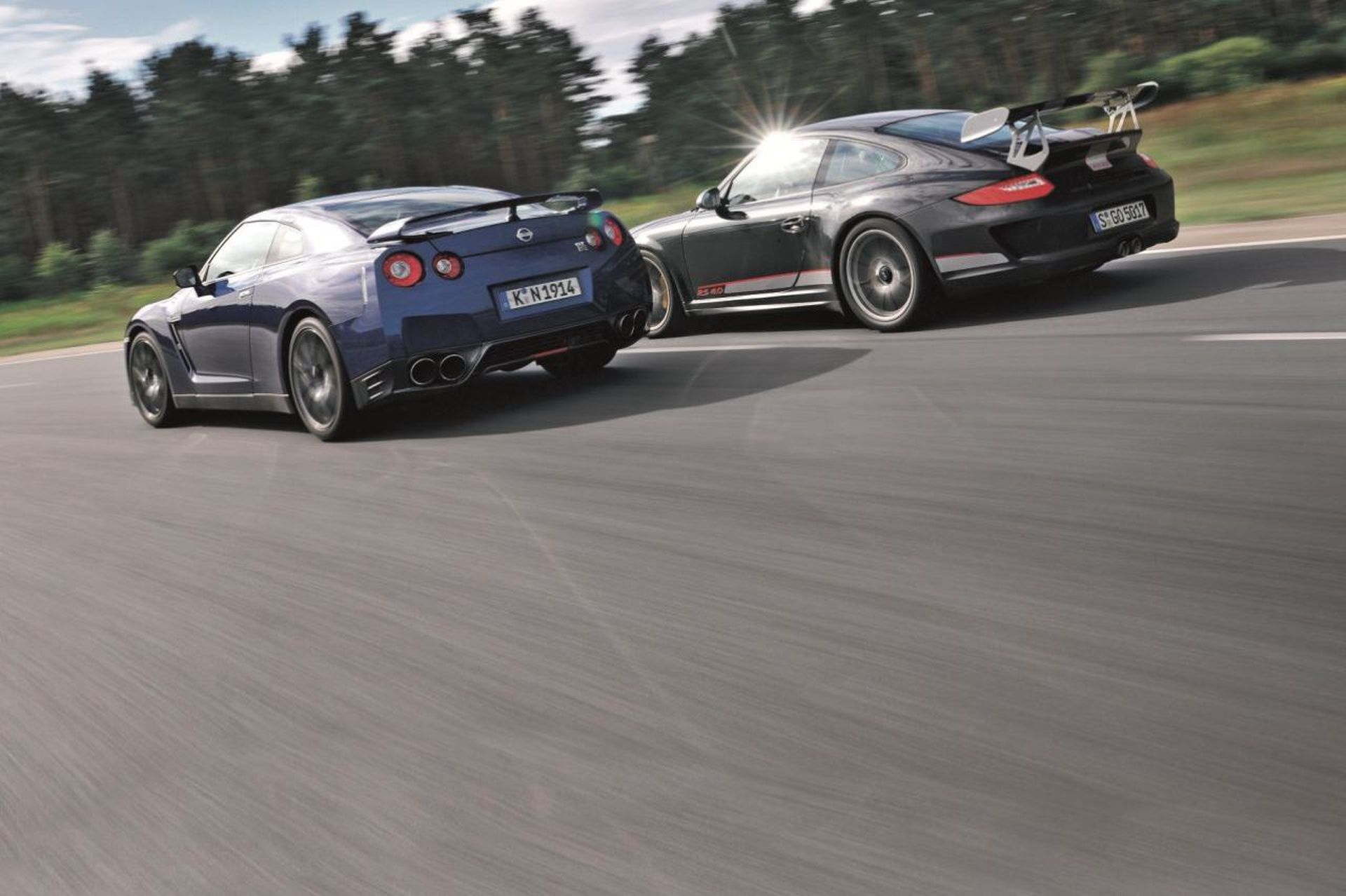 Comparativa retro: Nissan GT-R vs Porsche 911 GT3 RS 4.0