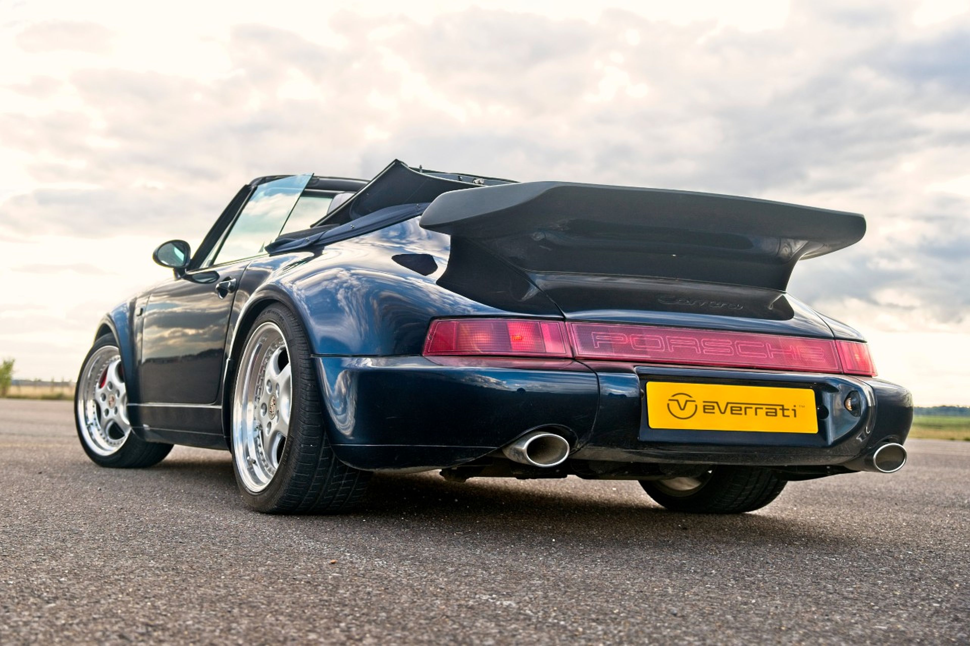 Porsche 911 964 Wide Body Cabriolet de Everrati es un eléctrico de 506 CV