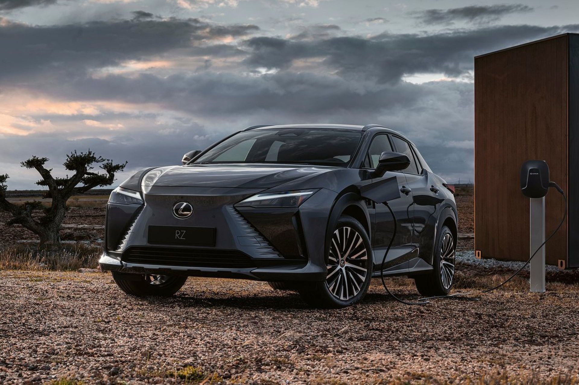 Lexus RZ 450e, el SUV eléctrico con hasta 440 km de autonomía y 313 CV ...