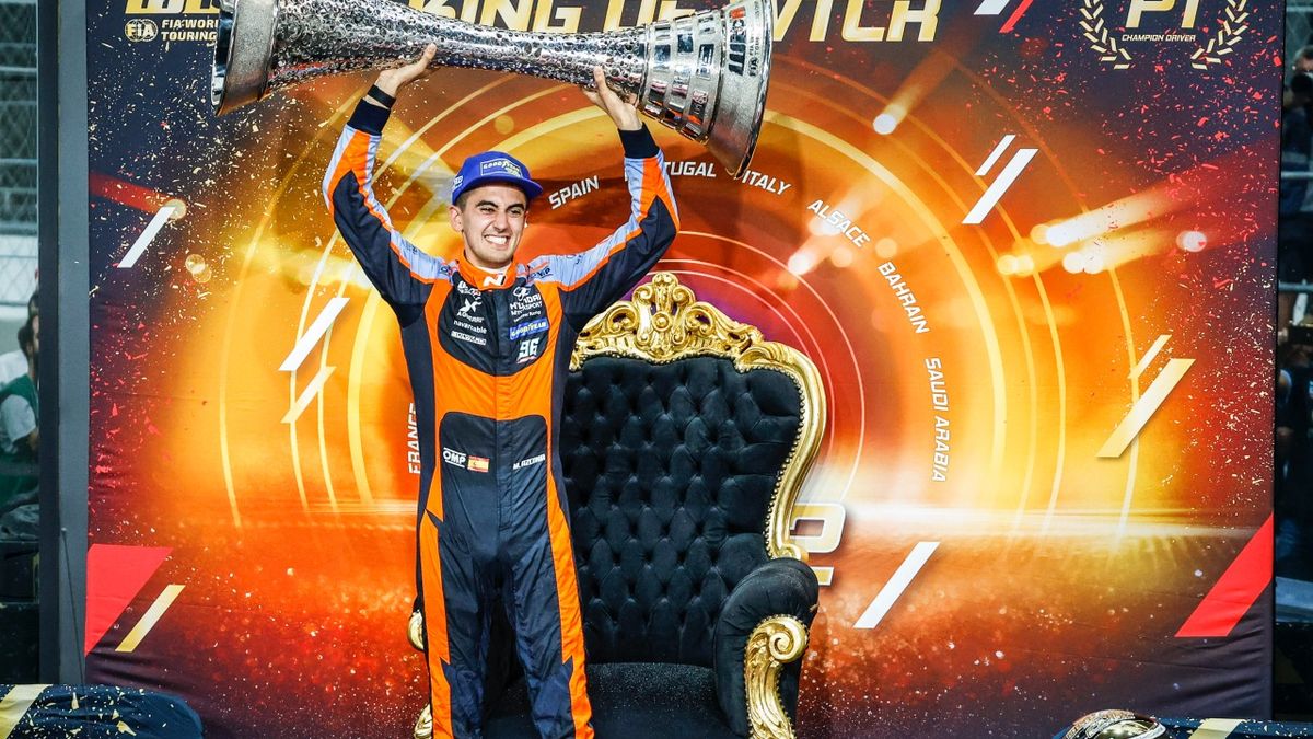 Histórico: Mikel Azcona, campeón mundial de turismos