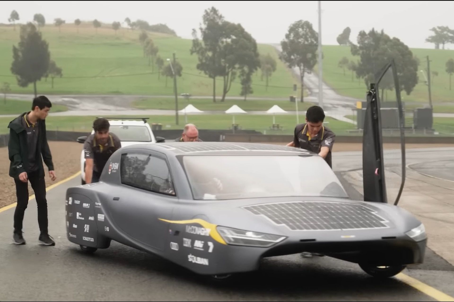 El Sunswift 7 rompe el récord de autonomía del coche eléctrico gracias ...