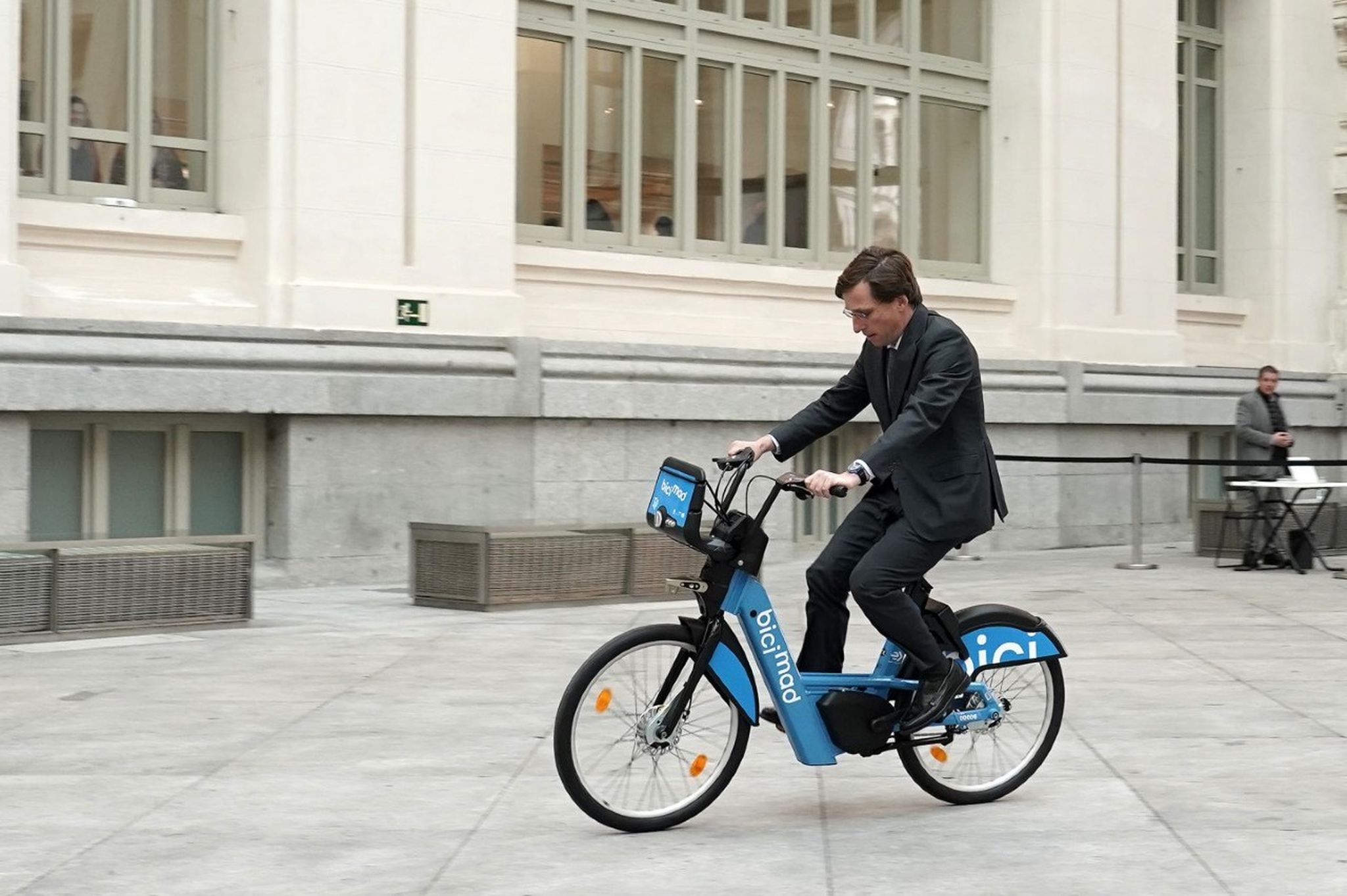 Así es la nueva bicicleta eléctrica de bicimad: con GPS antirrobo y ...