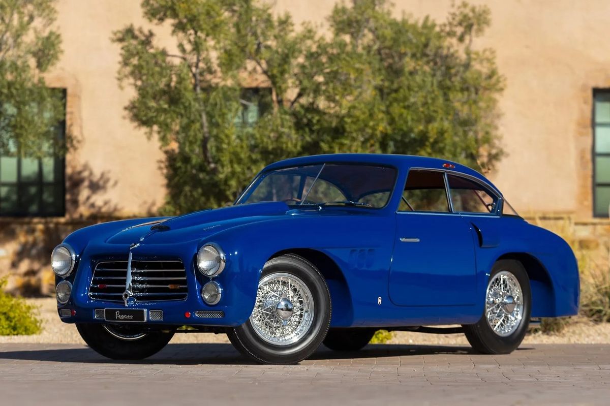 ¿Qué cilindrada tenía el motor del Pegaso Z102 y cuál era su velocidad ...