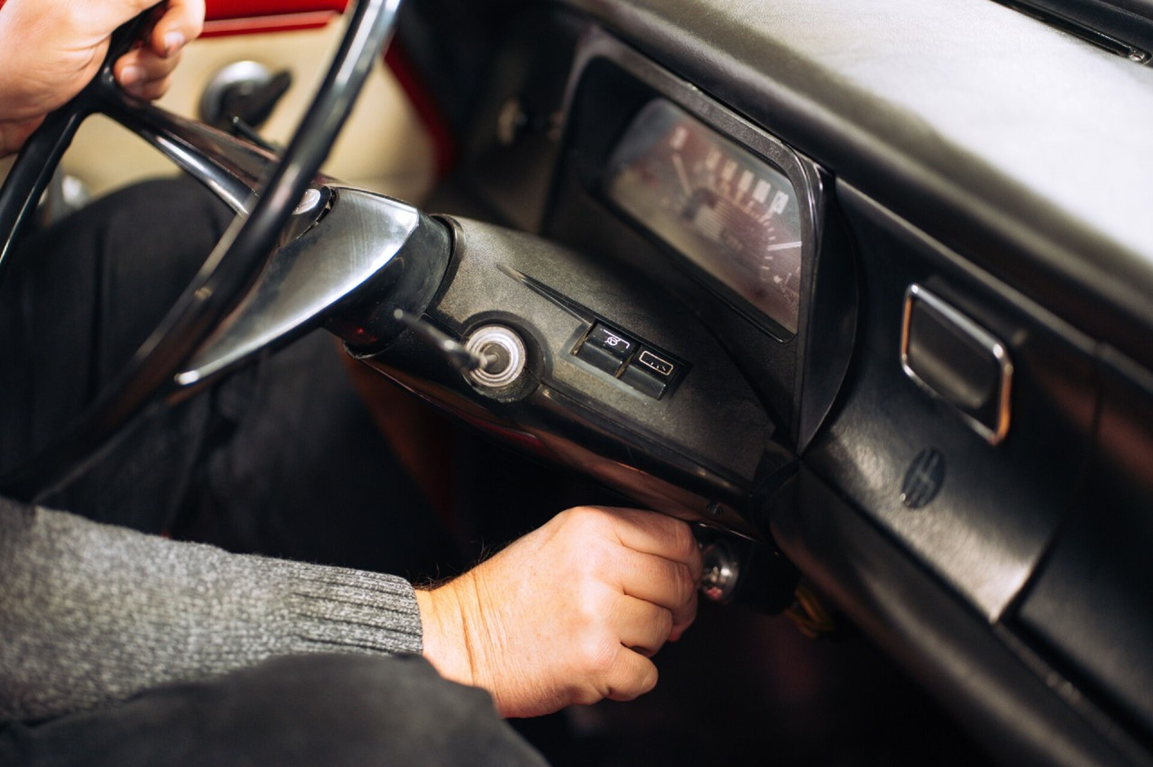 La historia del encendido del motor del coche: así ha evolucionado en ...