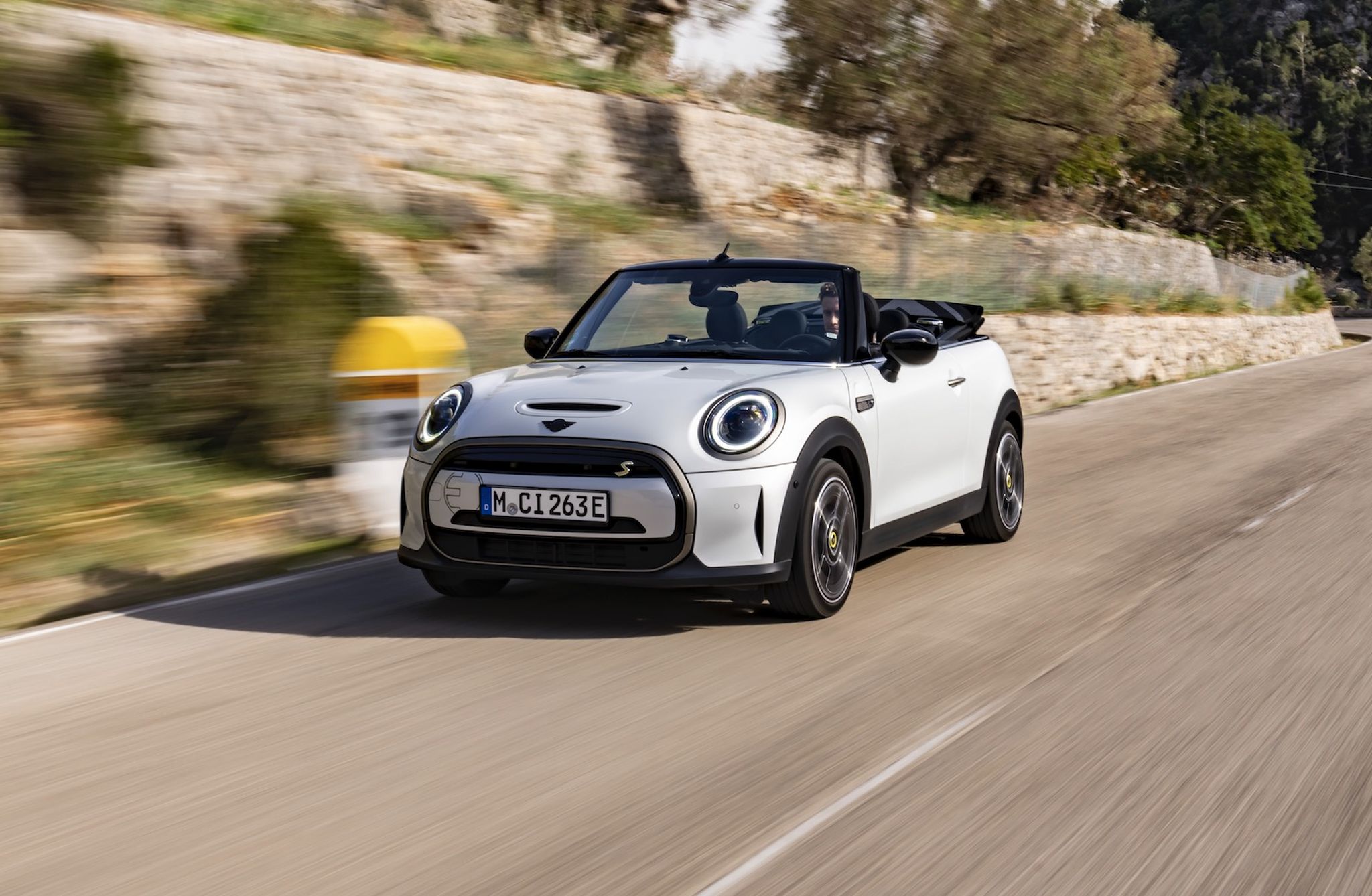 Prueba Mini Cooper SE Convertible, tan caro y exclusivo como ...