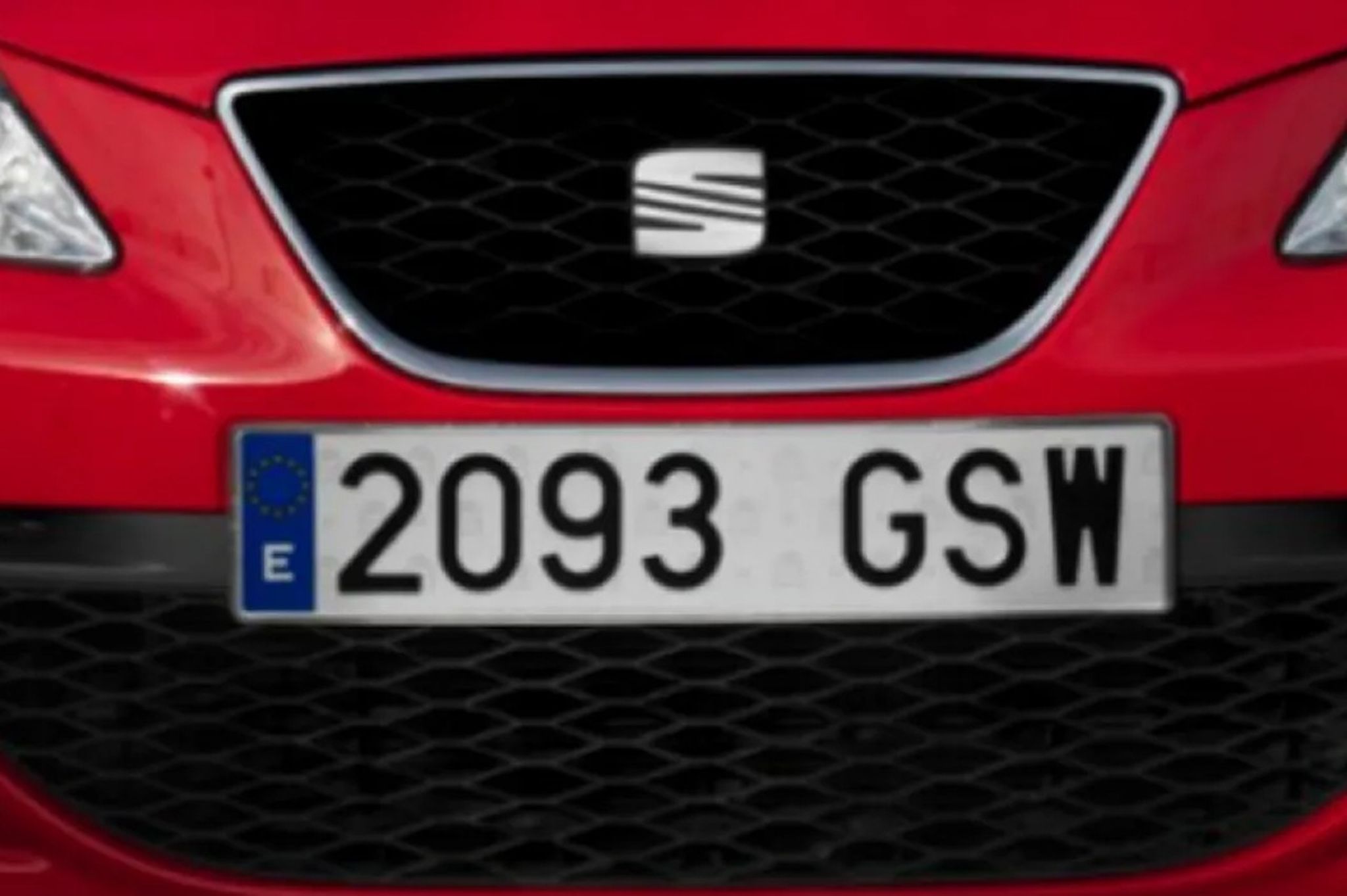 ¿Qué otros datos importantes se pueden obtener de la matrícula de un coche?