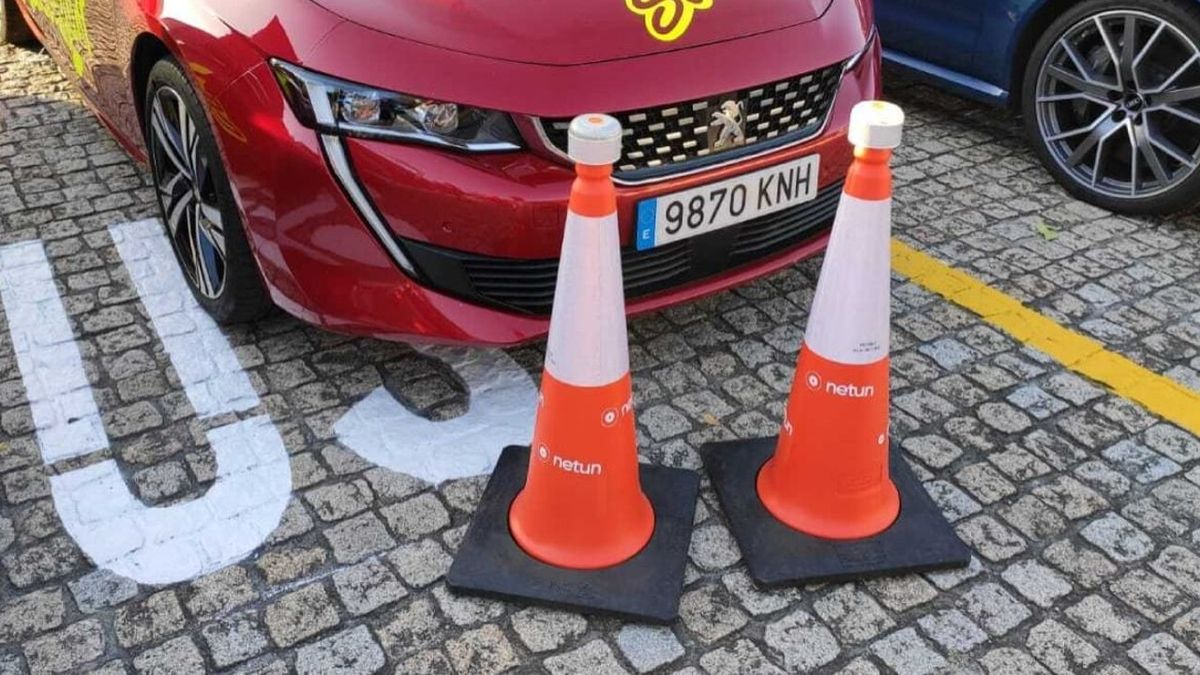 Conos conectados, así funciona el nuevo sistema antiaccidentes de la DGT