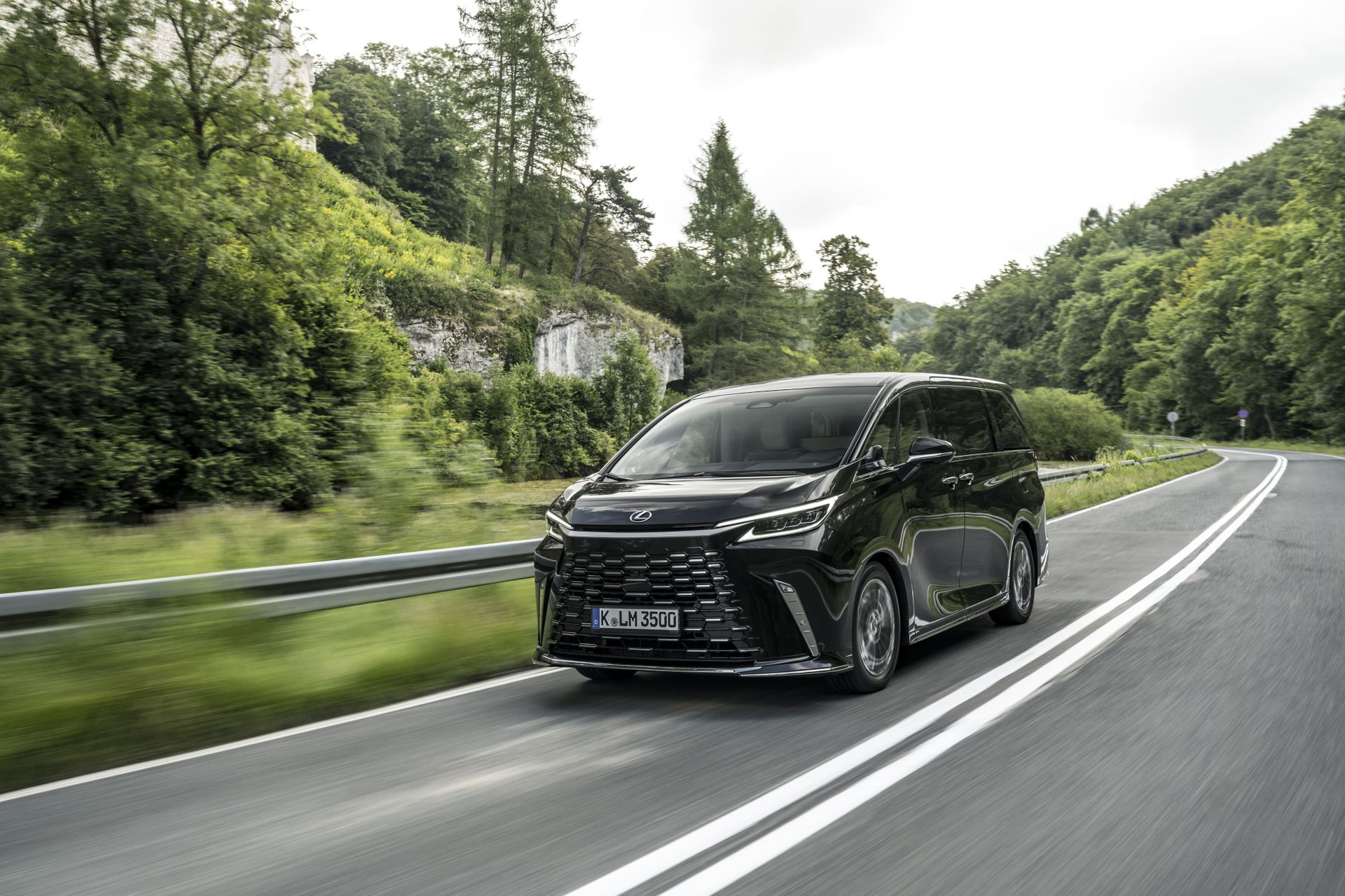 Lexus LM 350h Datos técnicos y carcterísticas. | Autobild.es