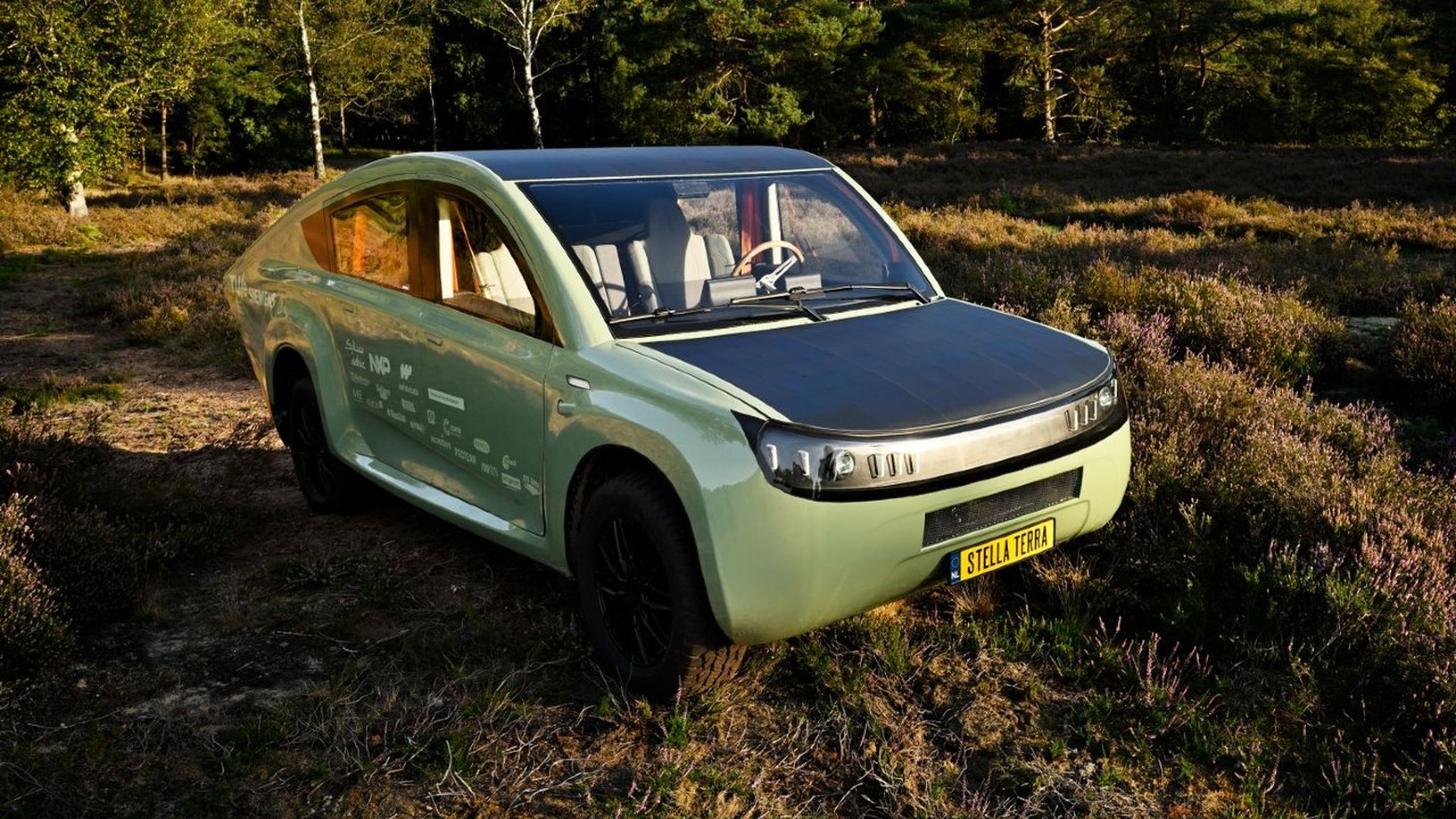Stella Terra, así es el primer coche solar que puede recorrer hasta 1. ...