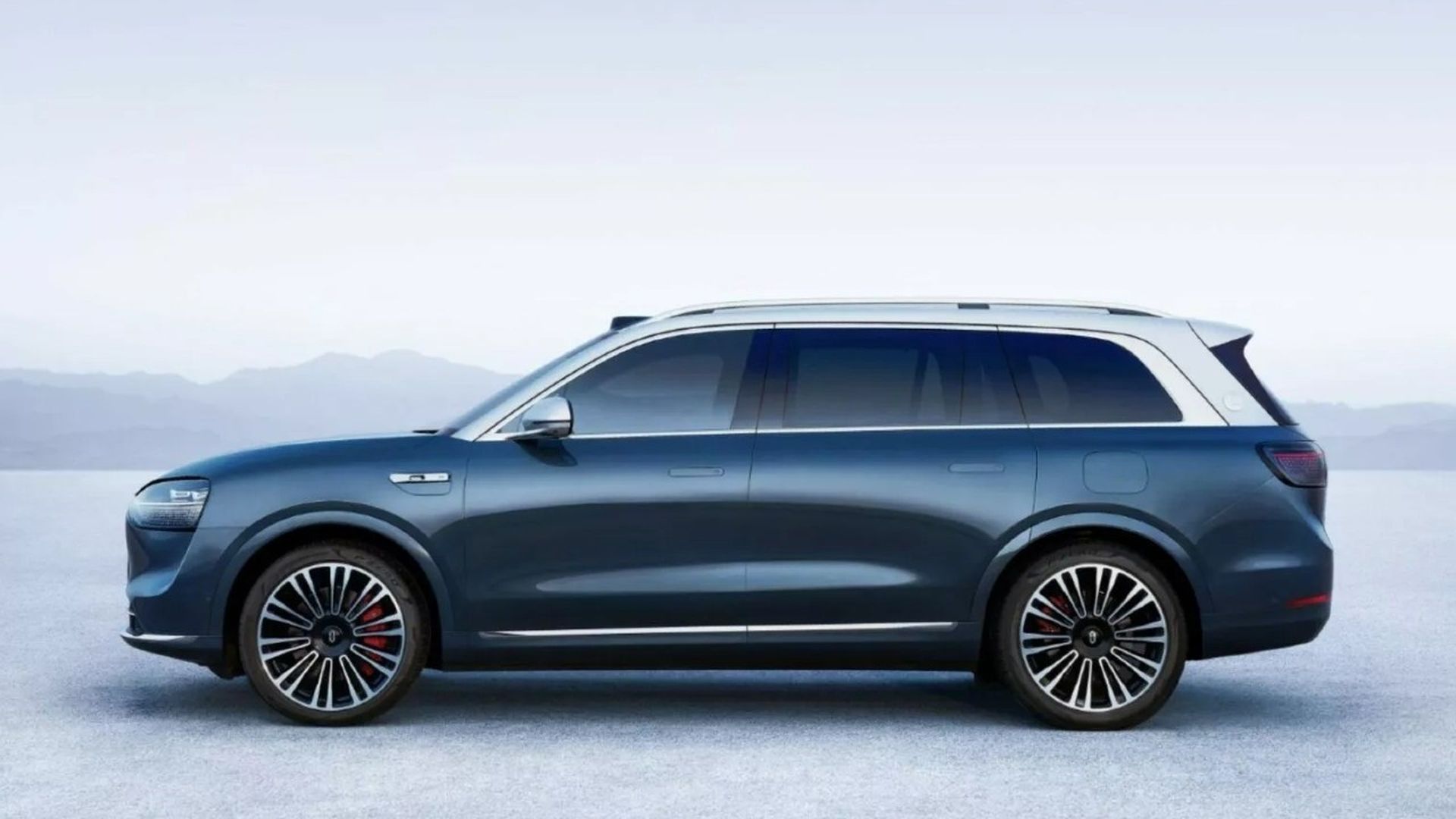 El nuevo coche de Huawei tiene seis plazas, dos proyectores y muchas ...