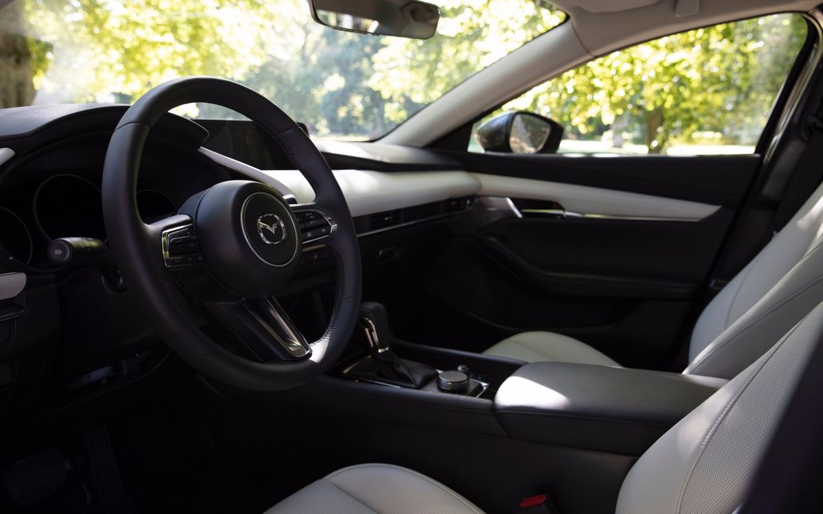 Mazda 3 Sedán e-SKYACTIV G 150 CV Datos técnicos y carcterísticas ...