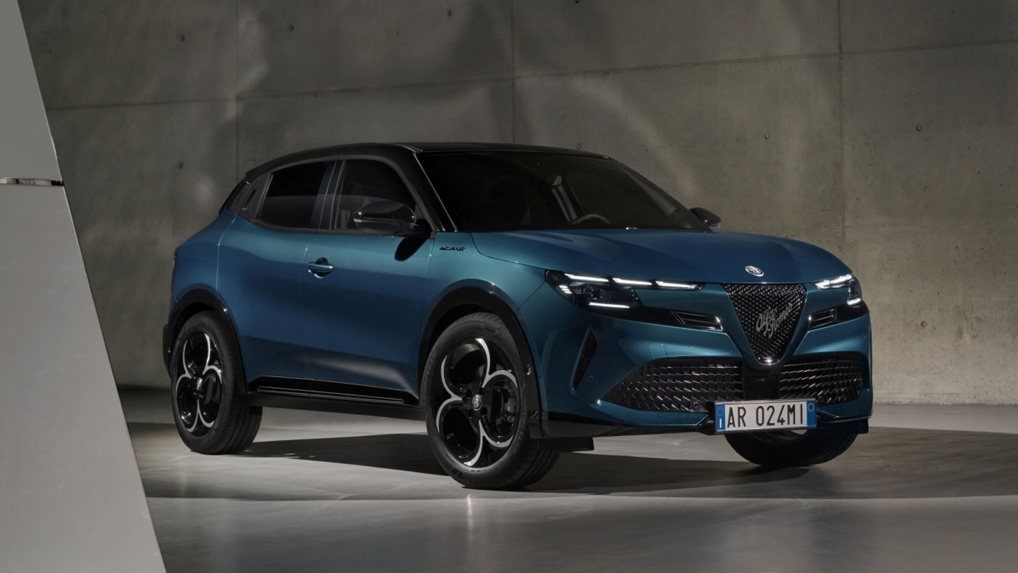 Alfa Romeo Junior o Lancia Ypsilon. Nuestros expertos escogen entre dos ...