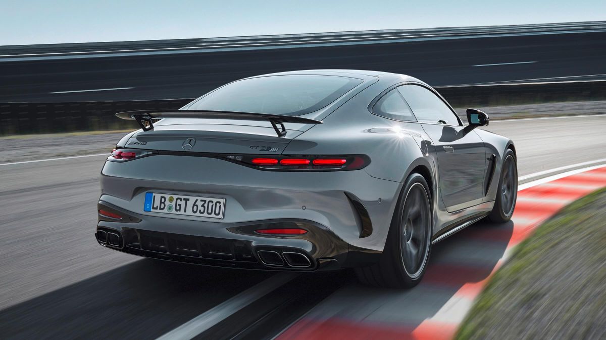 El nuevo Mercedes-AMG GT 63 Pro 4Matic+ tiene 612 CV y una puesta a ...