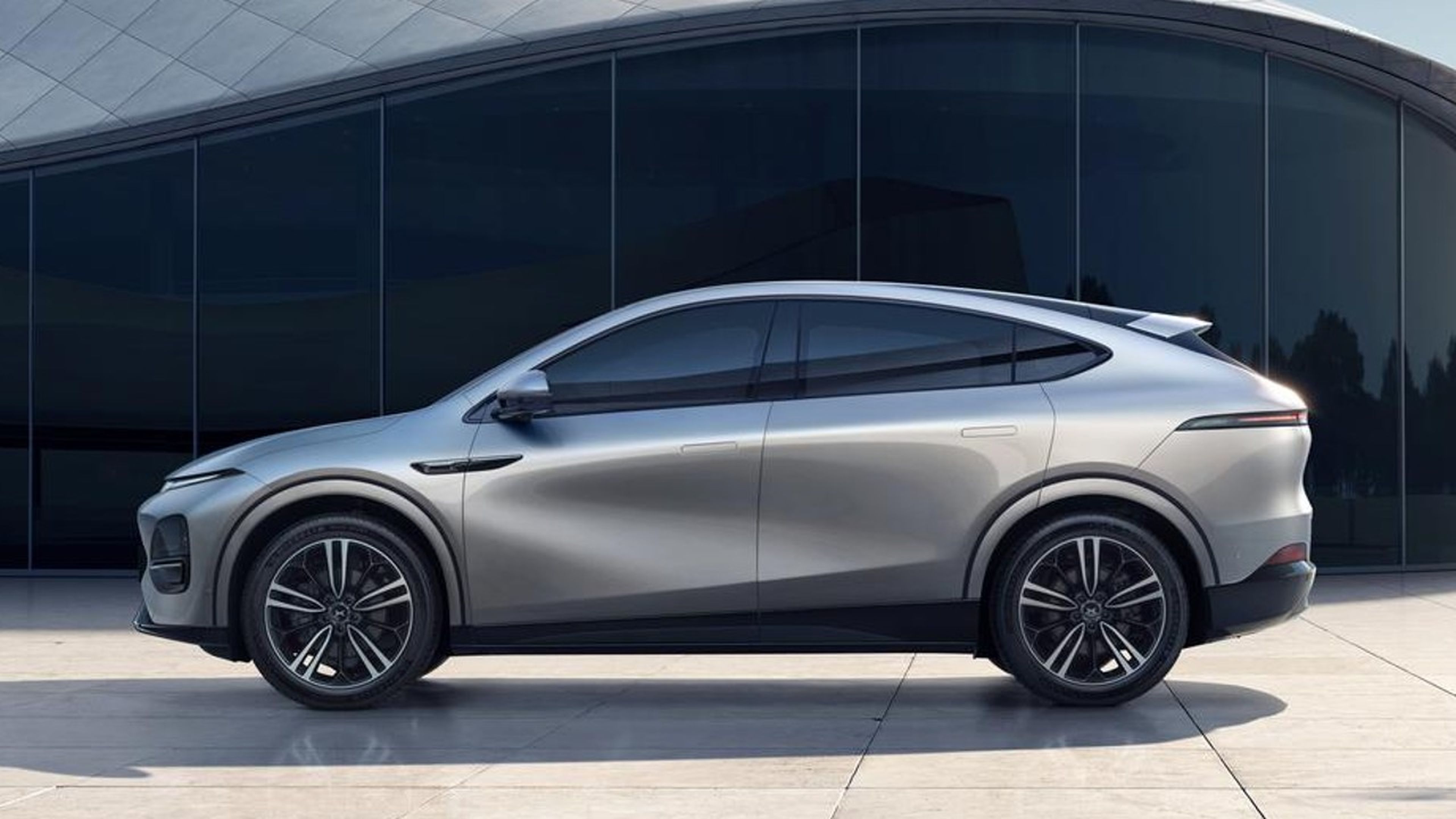 Xpeng G6 contra Omoda 5 EV. Empieza la guerra por el mejor SUV chino eléctrico