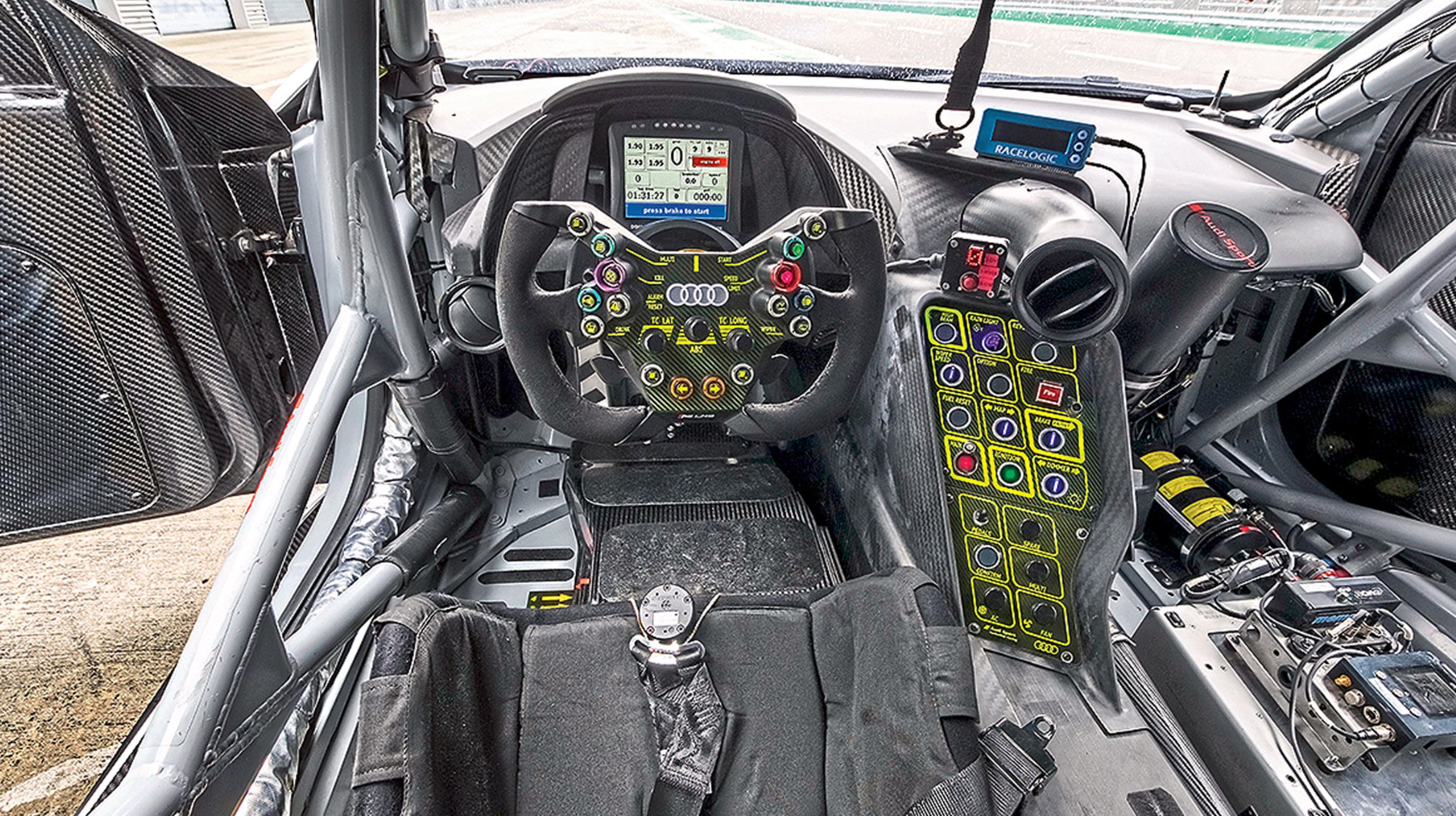 Prueba en circuito del Audi R8 LMS GT3 Evo II: la versión más extrema del Audi R8