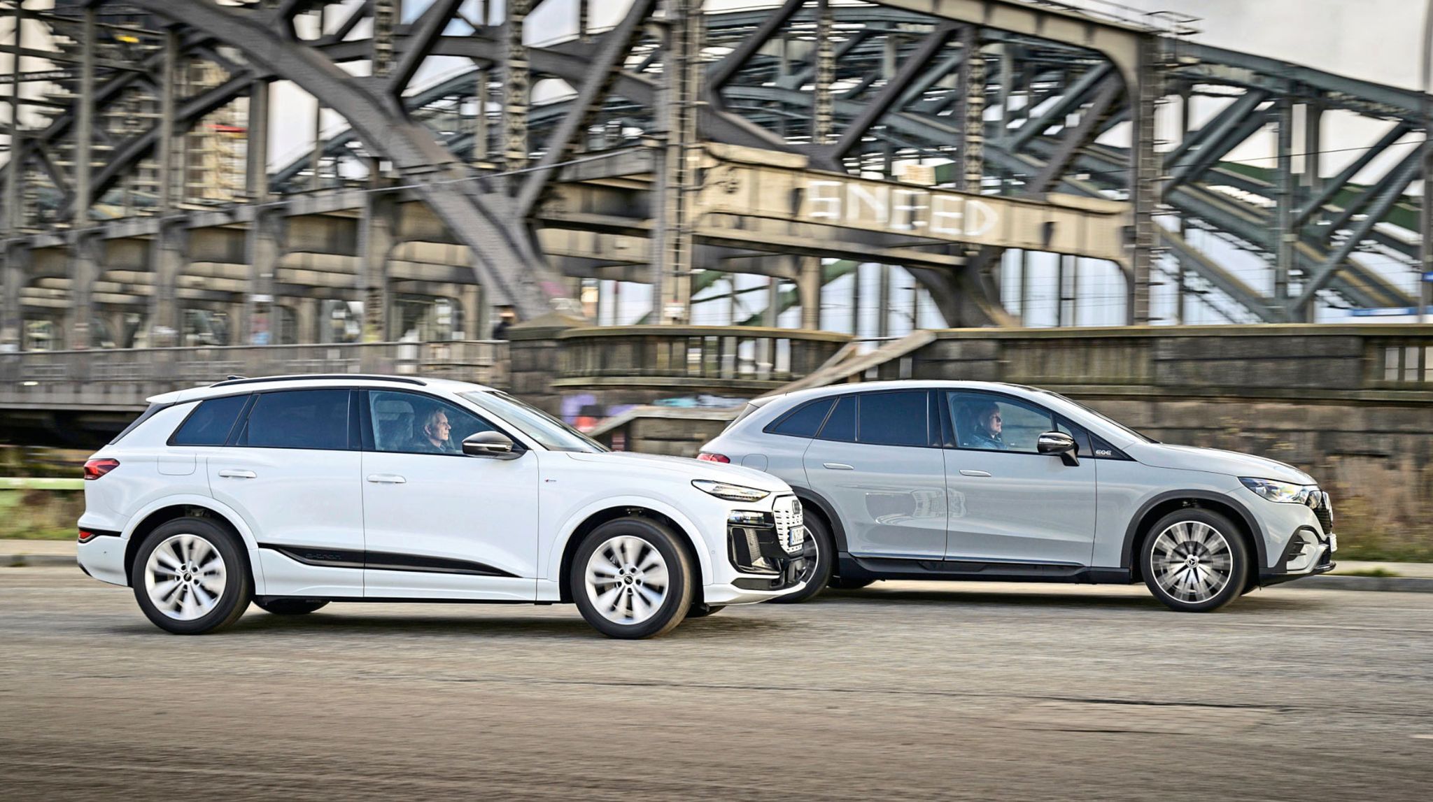 Comparativa: Audi Q6 e-tron quattro vs Mercedes EQE 500 4Matic SUV