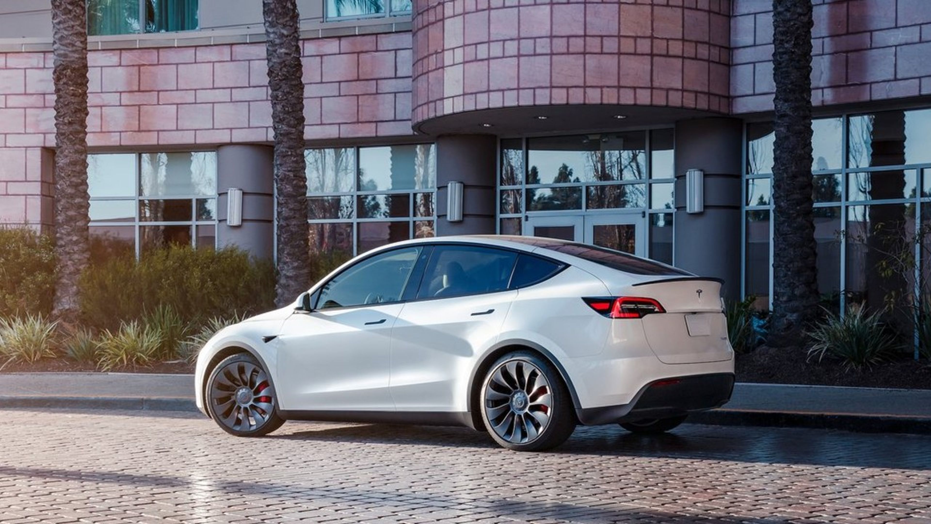 Una piedra más en el camino de Tesla por la entrada en política de Elon ...